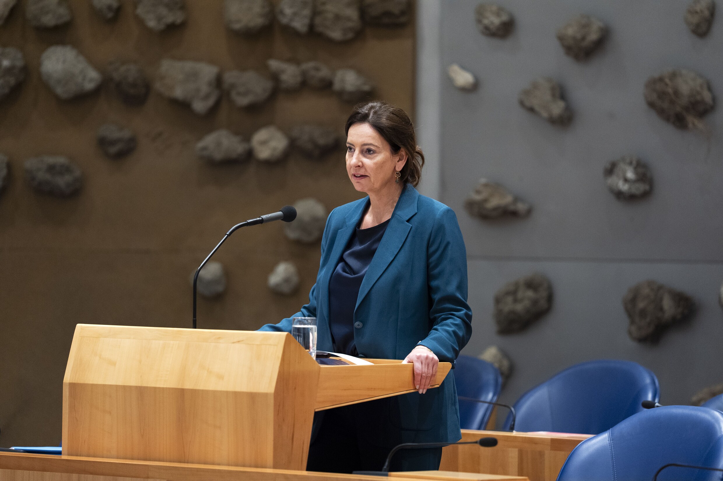 Minister stelt onderzoek in naar handelen Binnenlandse ...