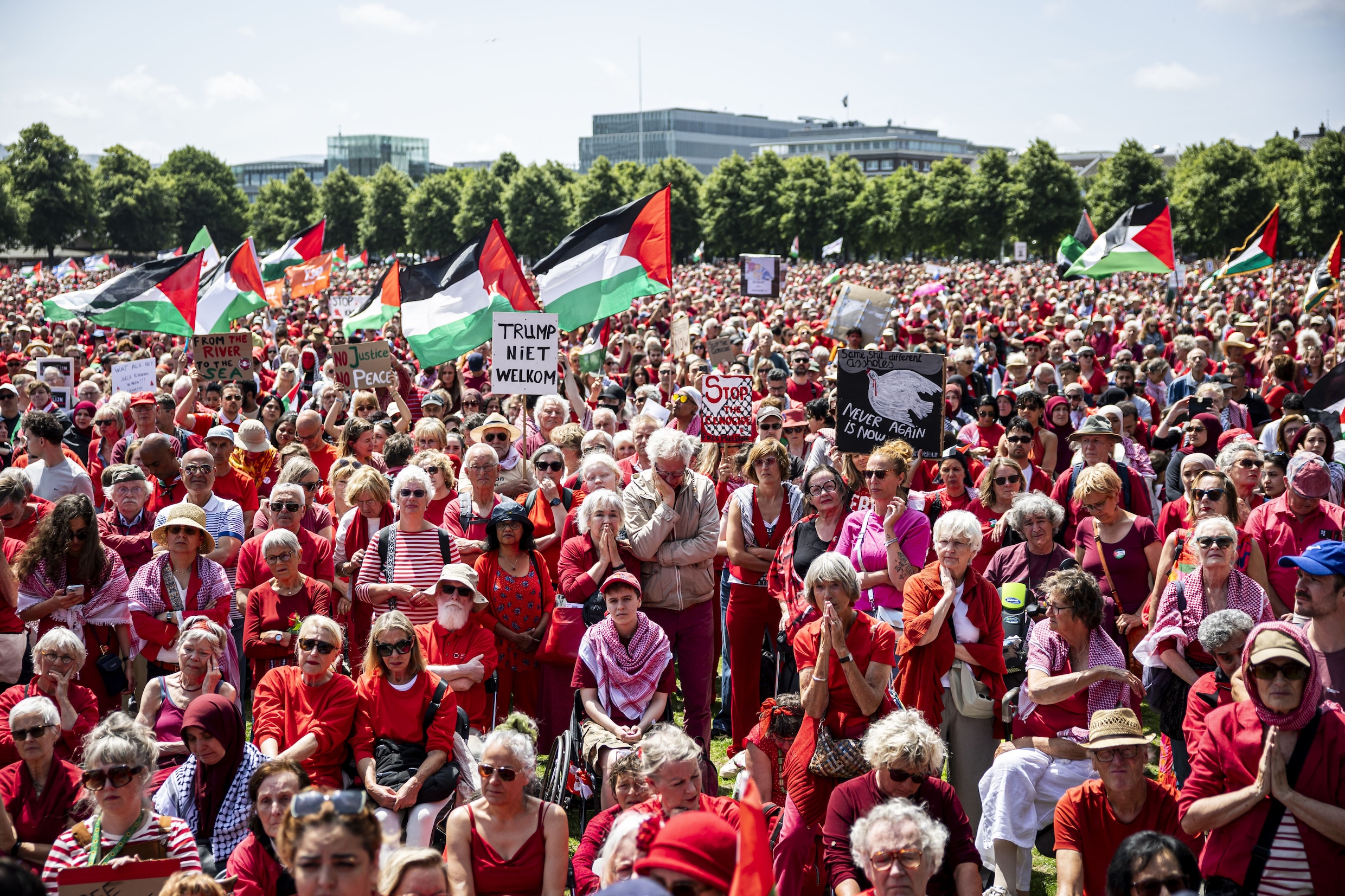 Zo’n 150.000 mensen bij Rode Lijn-protest in Den Haag, premier Schoof ...