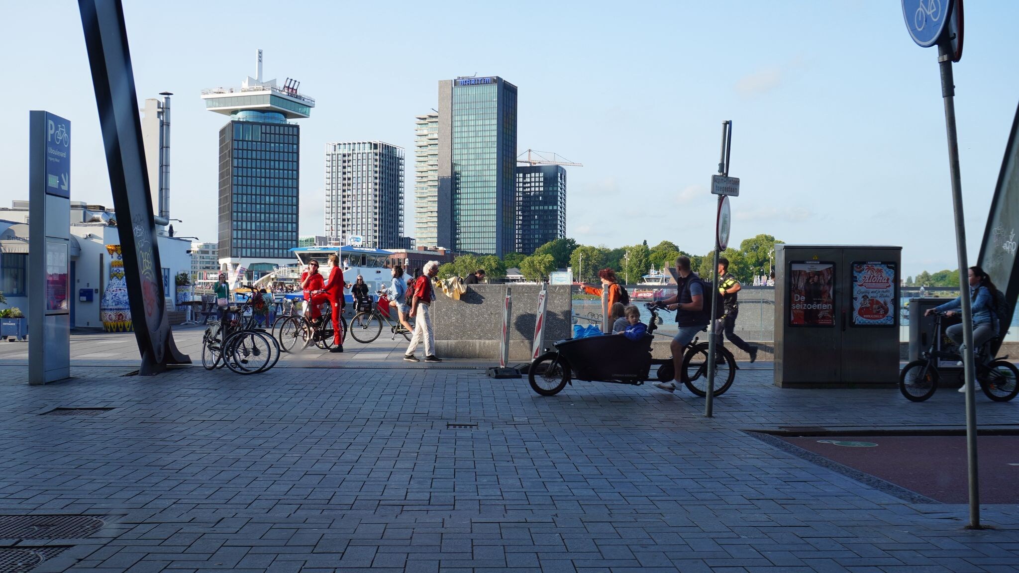 Lichaam gevonden in water achter Amsterdam CS tijdens zoektocht naar ...