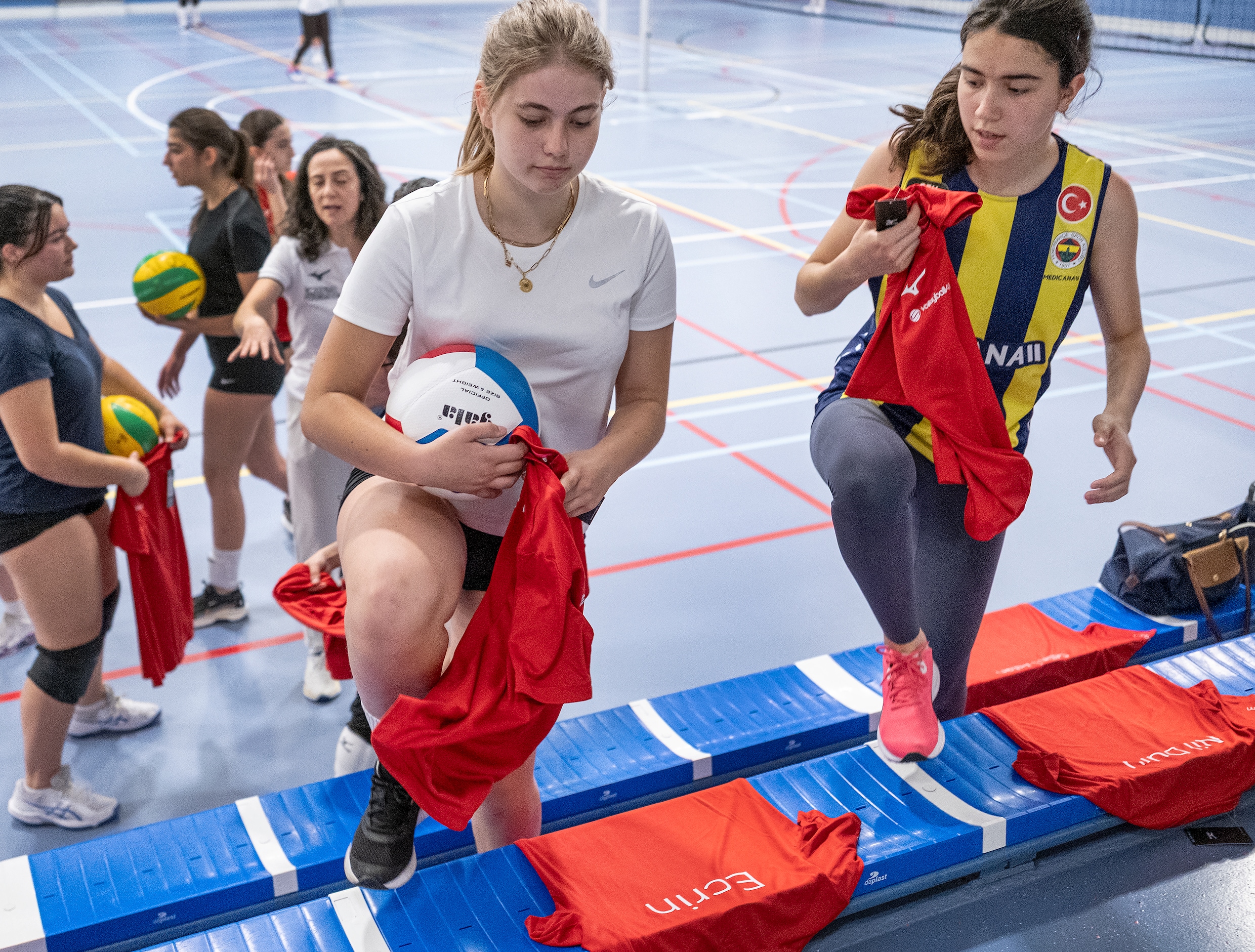 In Turkije is volleybal razend populair, maar Turks-Nederlandse meiden ...