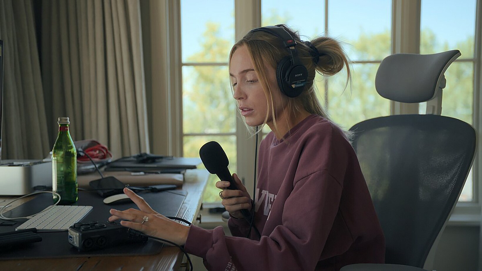 Recensie: Podcast Call Her Daddy had een kritischere documentaire ...
