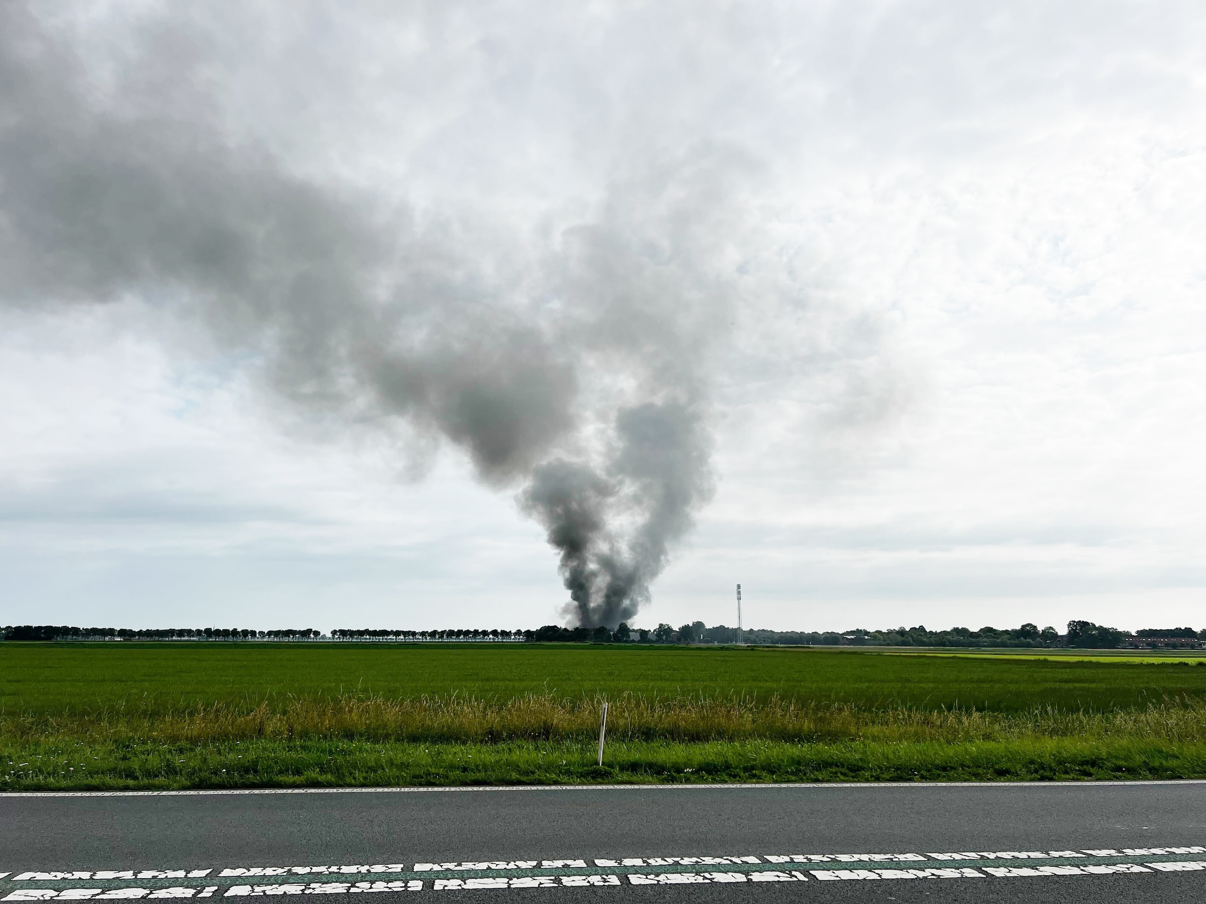 Grote brand op industrieterrein in Middenbeemster, stank- en ...