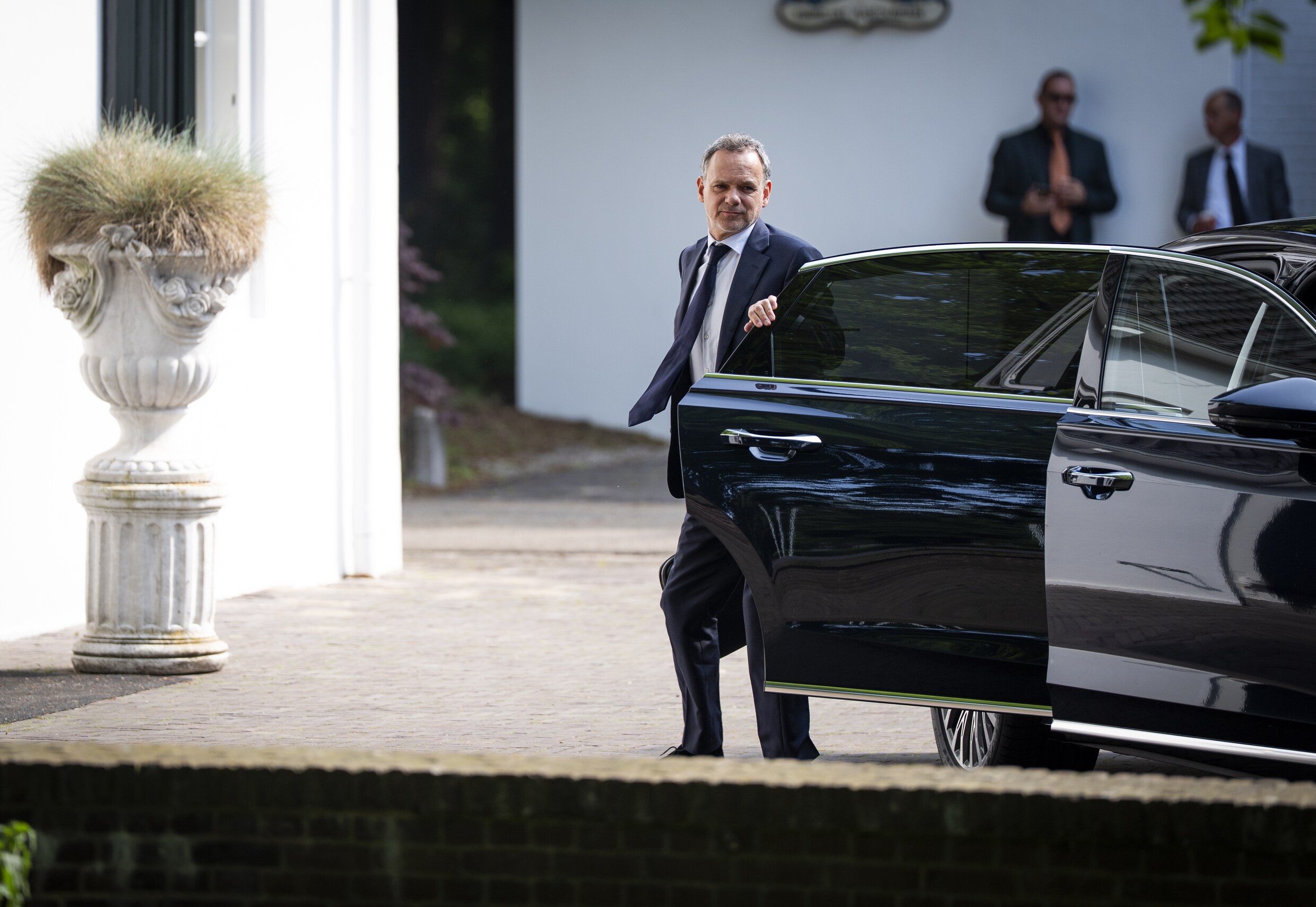 Buitenlandminister Veldkamp lijkt bevrijd na exit PVV: Wilders’ liefde ...
