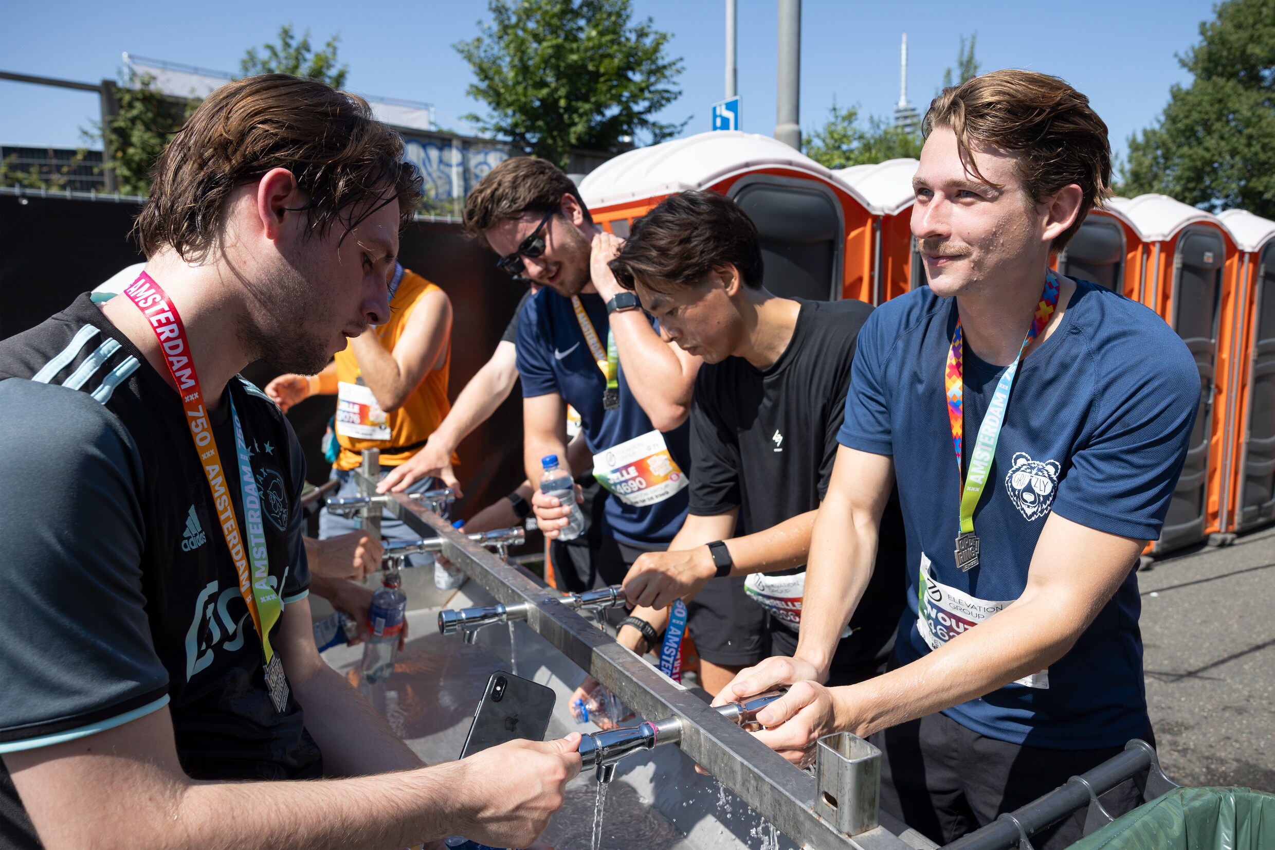 ‘Het was heerlijk rustig op de weg’: lopers doorstaan hitte tijdens Run ...