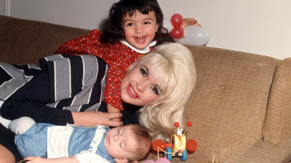 Mariska Hargitay wilde lang niets over moeder Jayne – sekssymbool – Mansfield weten | Het Parool