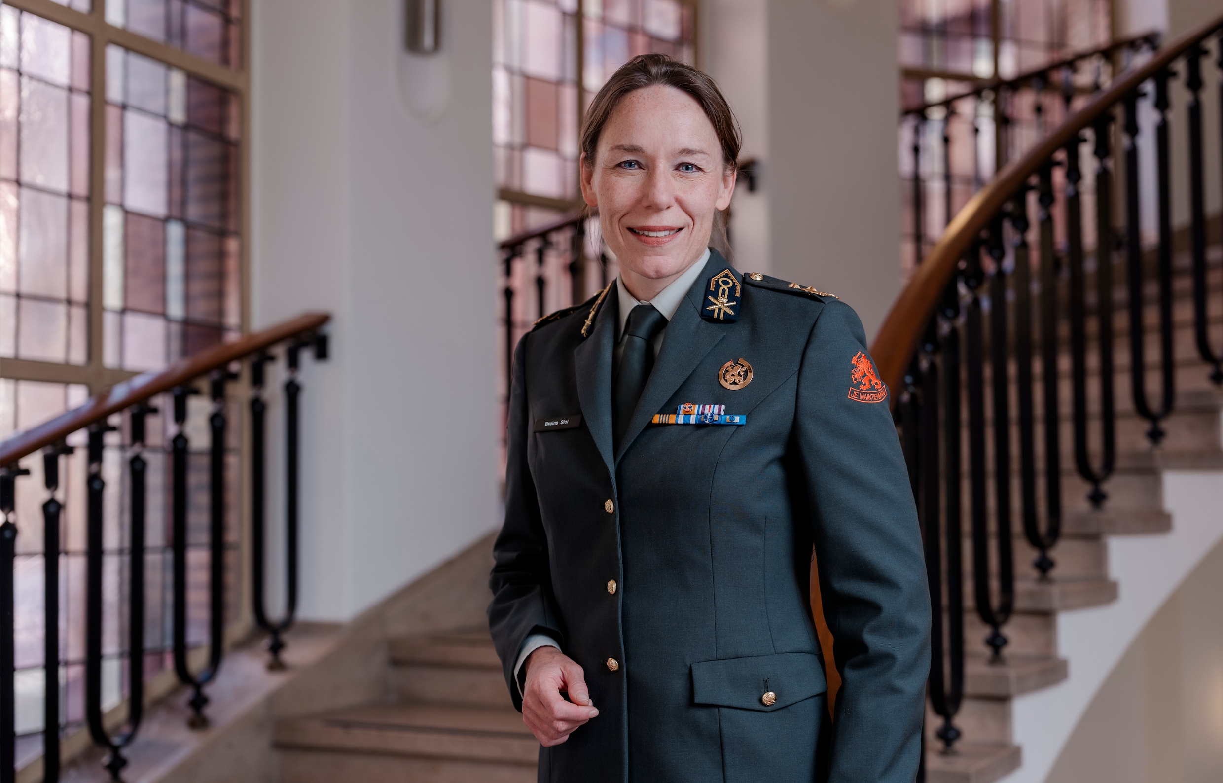 Oud-minister Bruins Slot is weer militair: ‘Als morgen iemand tegen mij ...