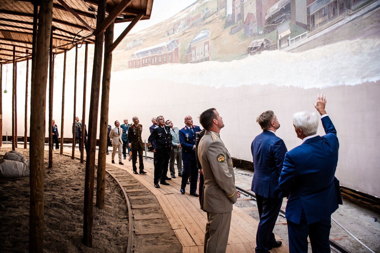 Teruglezen: Navo-top | Vrijwel alle wegen weer open na Navo-top | Het ...