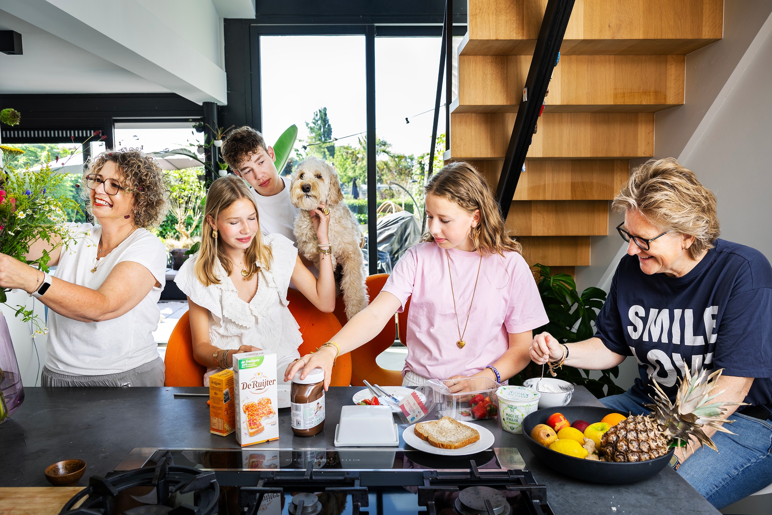 De zaterdagochtend van Lucretia van der Vloot (57) staat in het teken ...