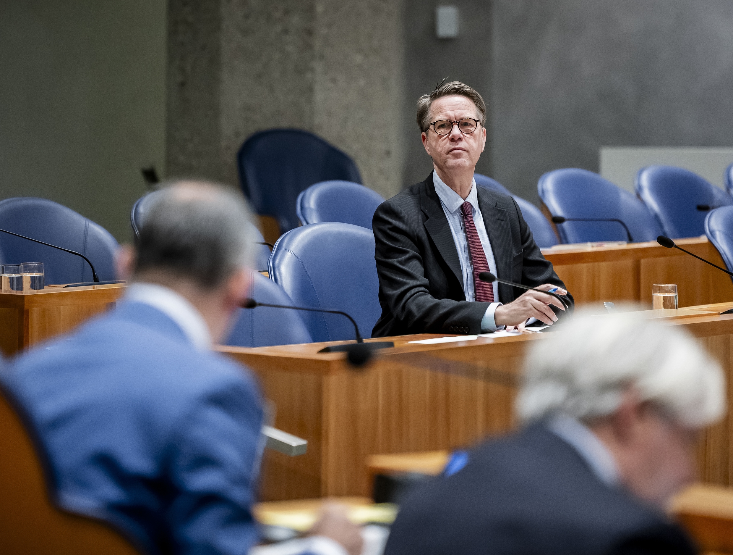 Kamer eist nader onderzoek naar val Arib, voorzitter Bosma tempert ...