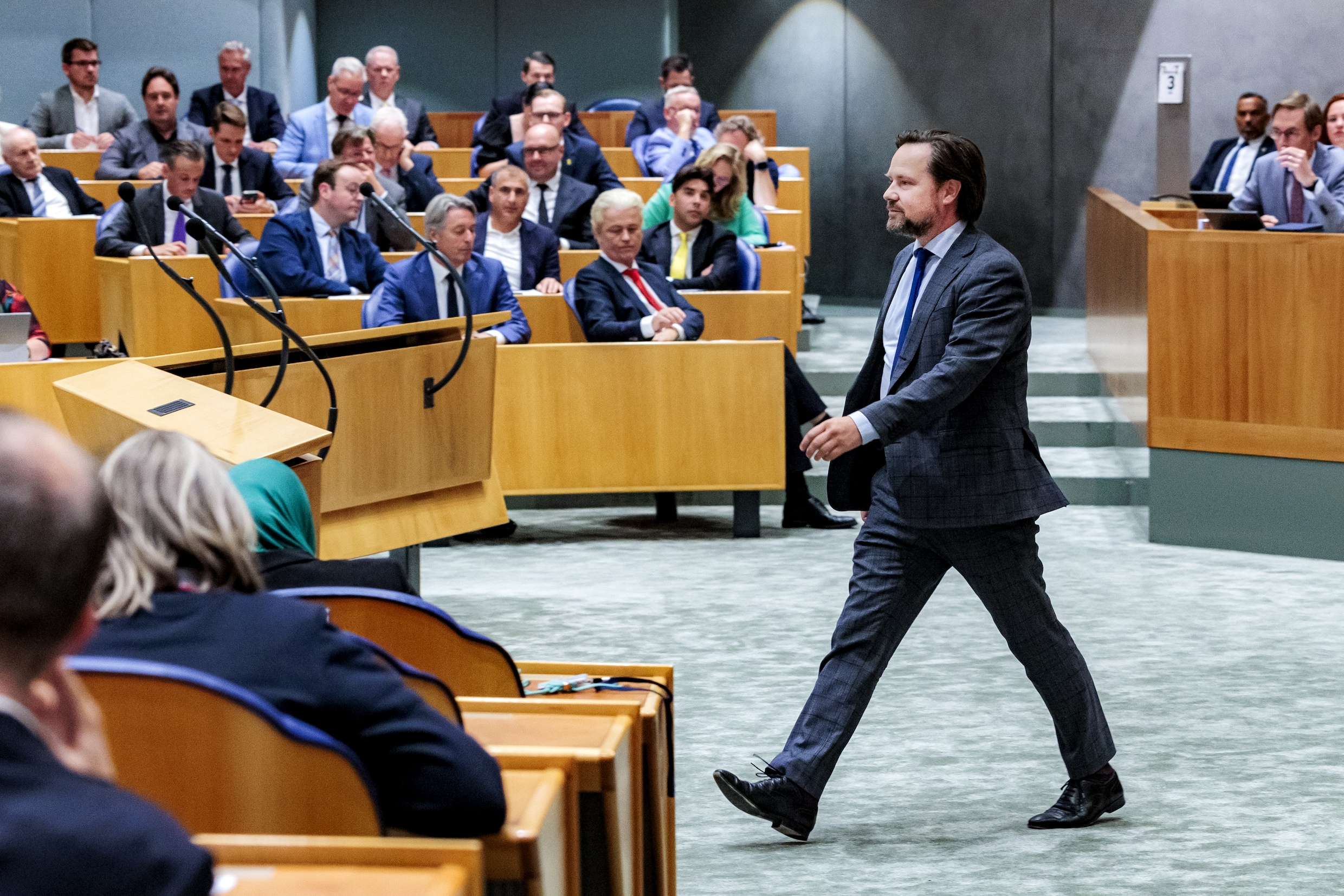 Is illegaliteit nu strafbaar? Vijf vragen over de chaos rond de ...