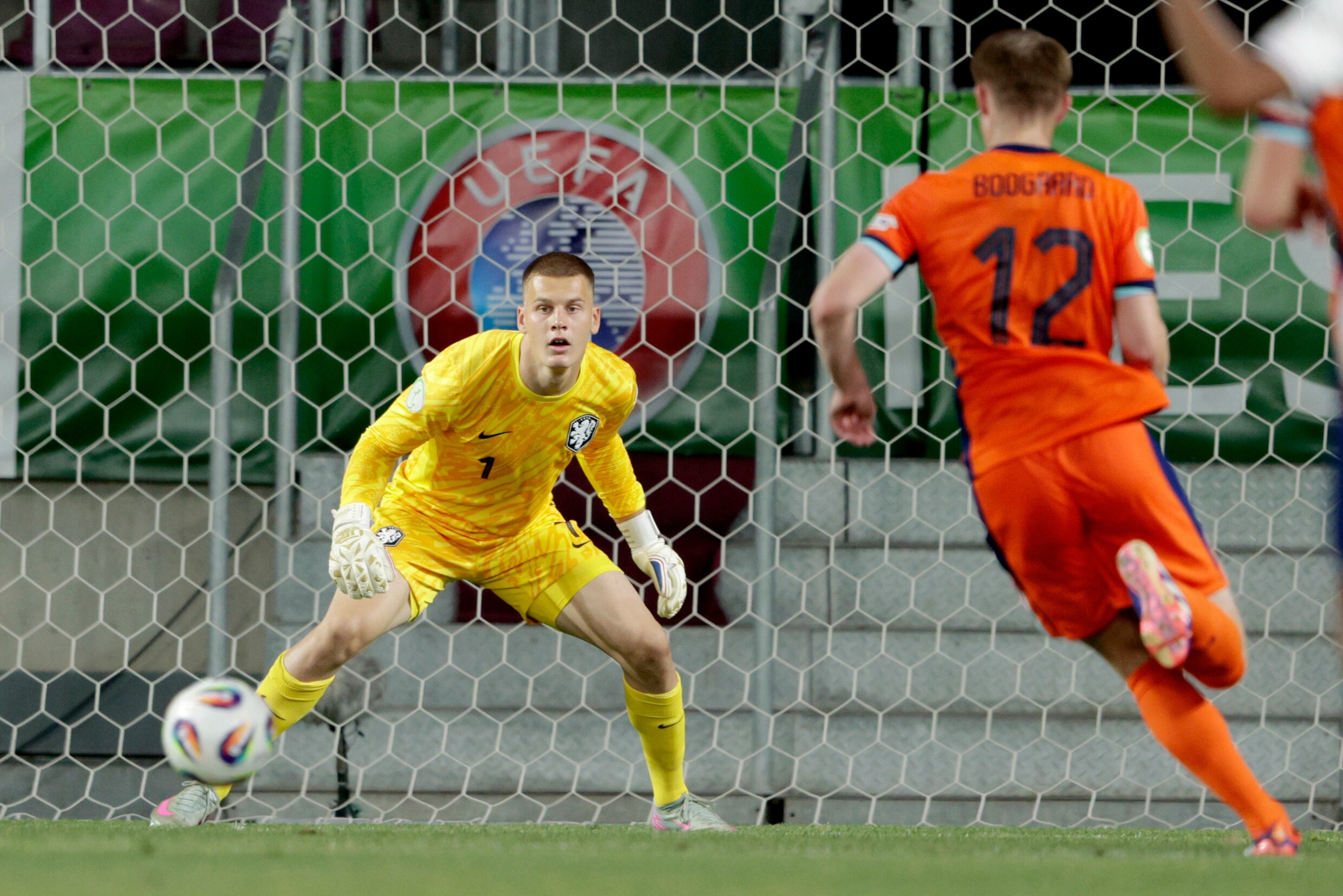 Live: Transfernieuws Ajax | Transfersoep rond Akpom bijna klaar: Ajax gaat uit van huurdeal met ...