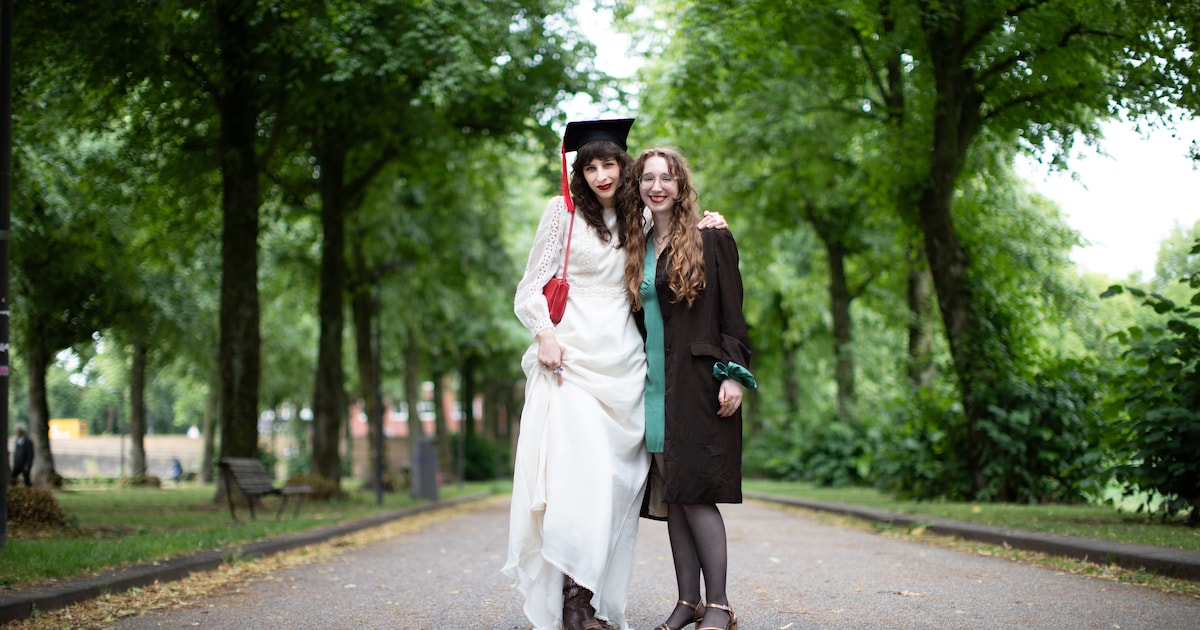 ‘Met de trouwjurk vier ik mijn academische prestatie in plaats van een ...