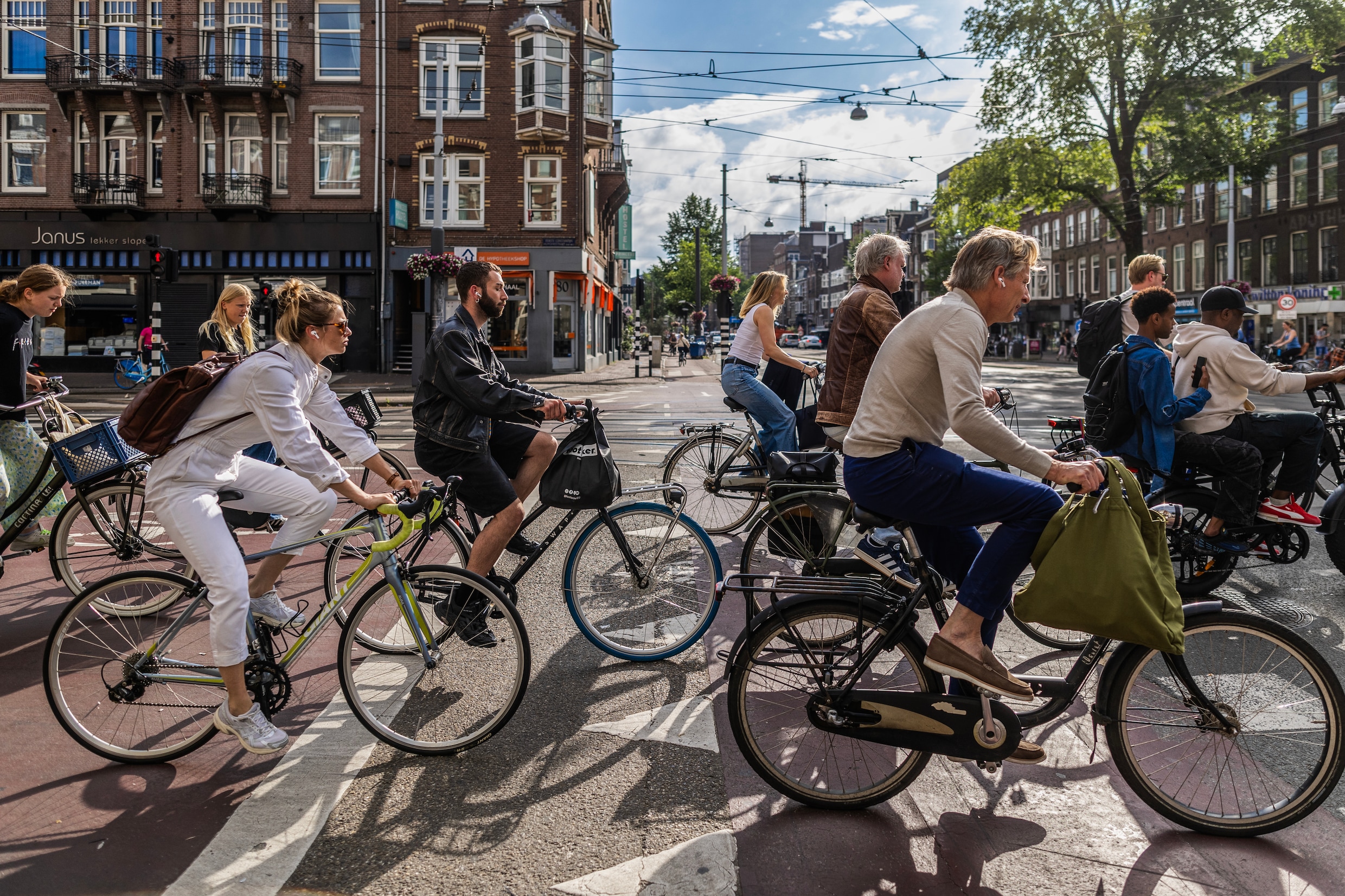 De drukte op het fietspad in Amsterdam is terug: ‘Ze zijn knettergek ...