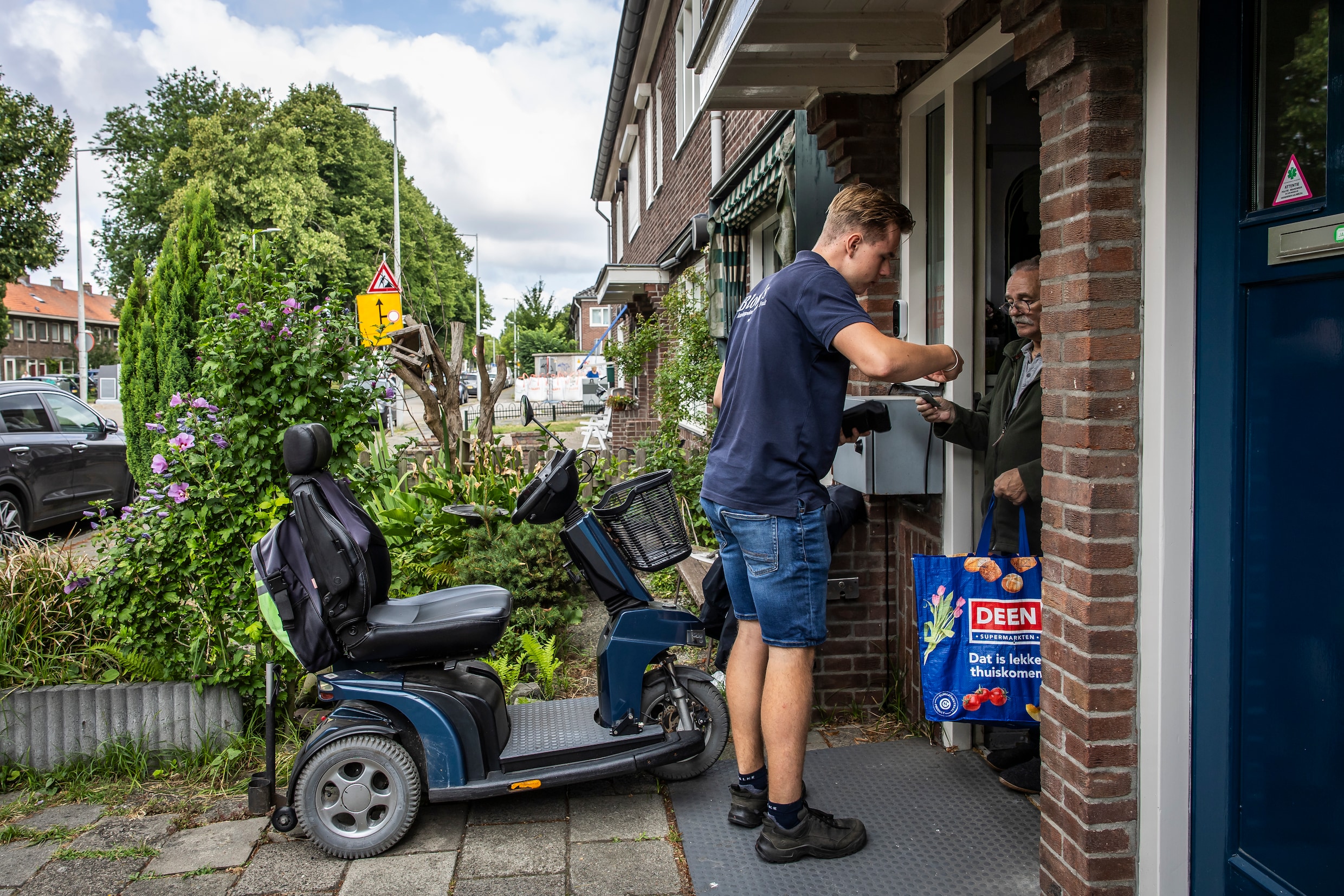 Mee met de rijdende groenteboer: ‘Deze mensen kochten al bij ons toen ...