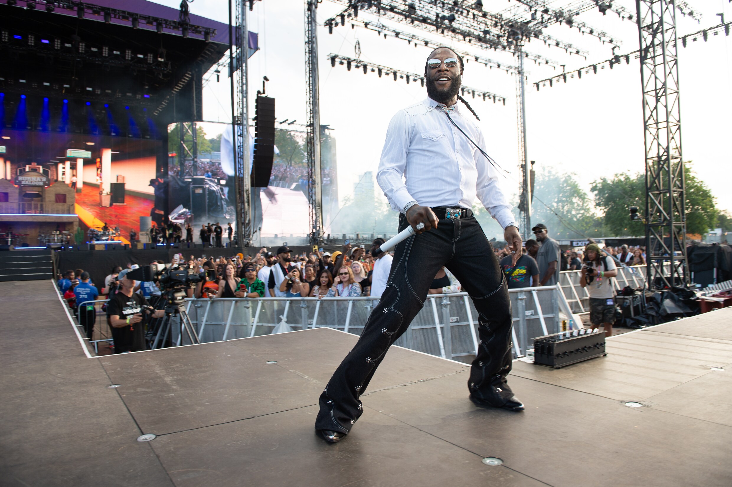 Organisator geannuleerd concert Burna Boy in Arena failliet verklaard ...