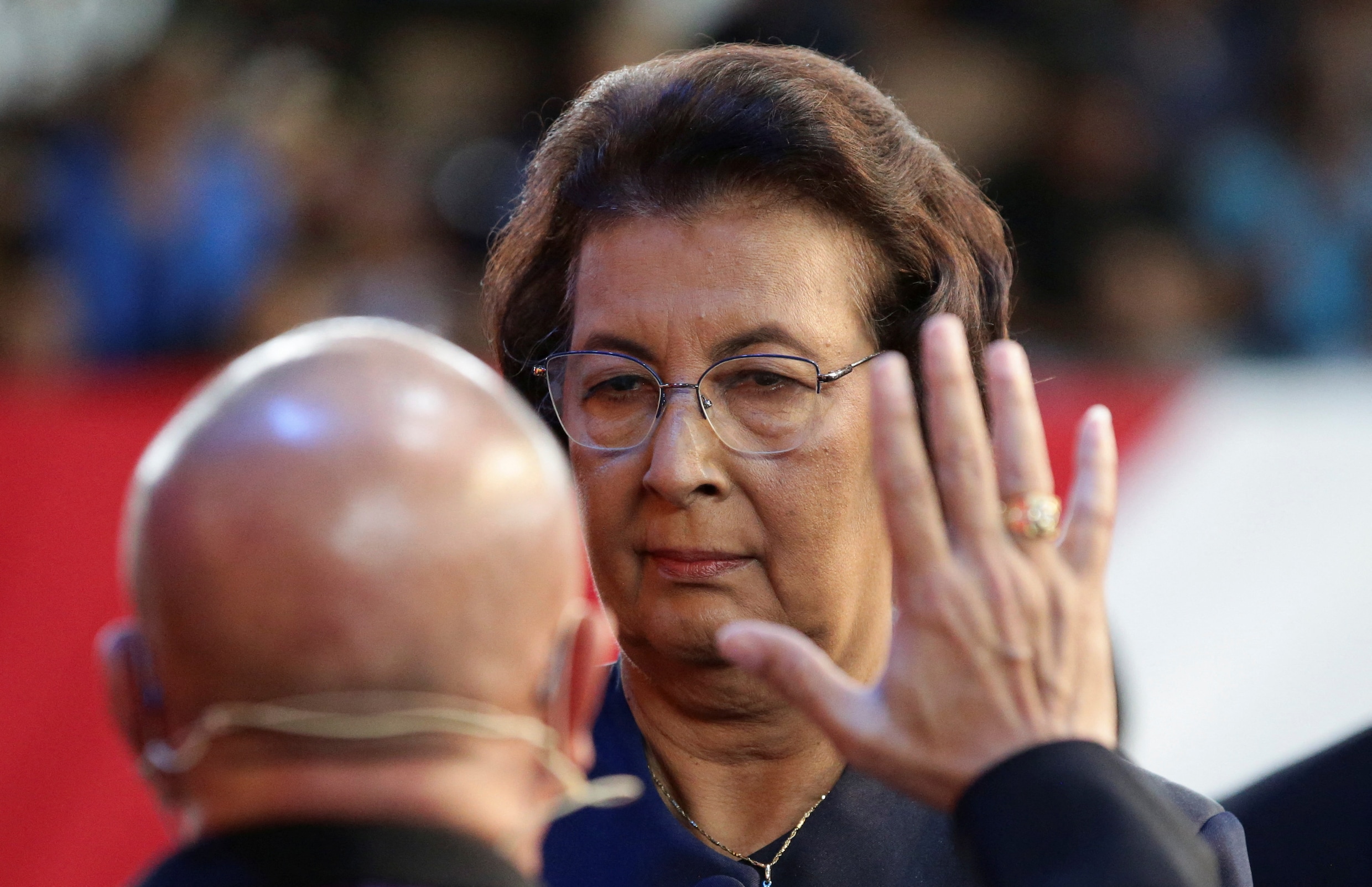 Jennifer Simons beëdigd als eerste vrouwelijke president van Suriname ...