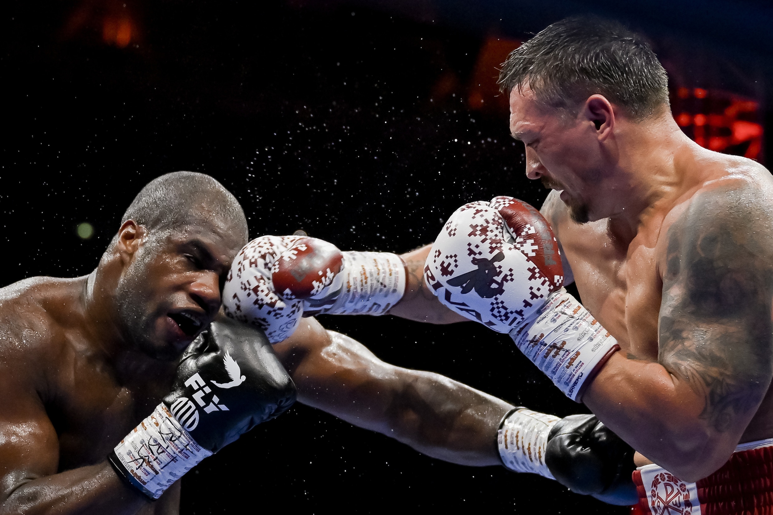 Oleksandr Usyk bevestigt zijn status als beste bokser ter wereld en ...