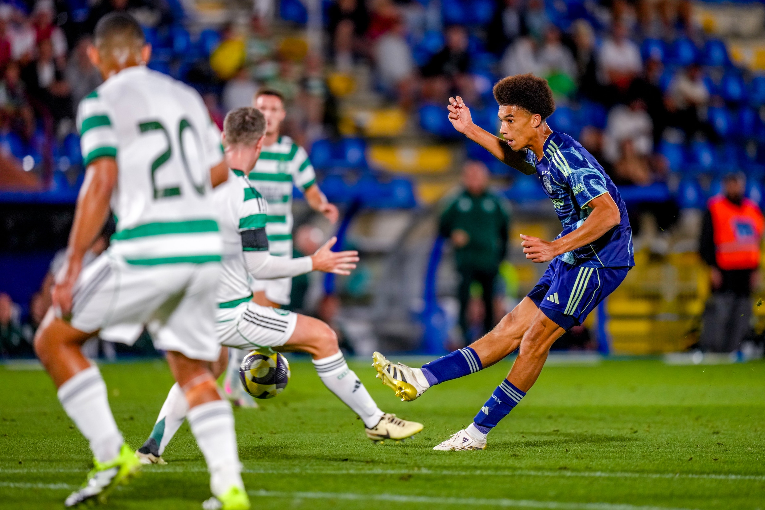 Ajax naar finale vriendschappelijk toernooi Como Cup na ruime zege op ...