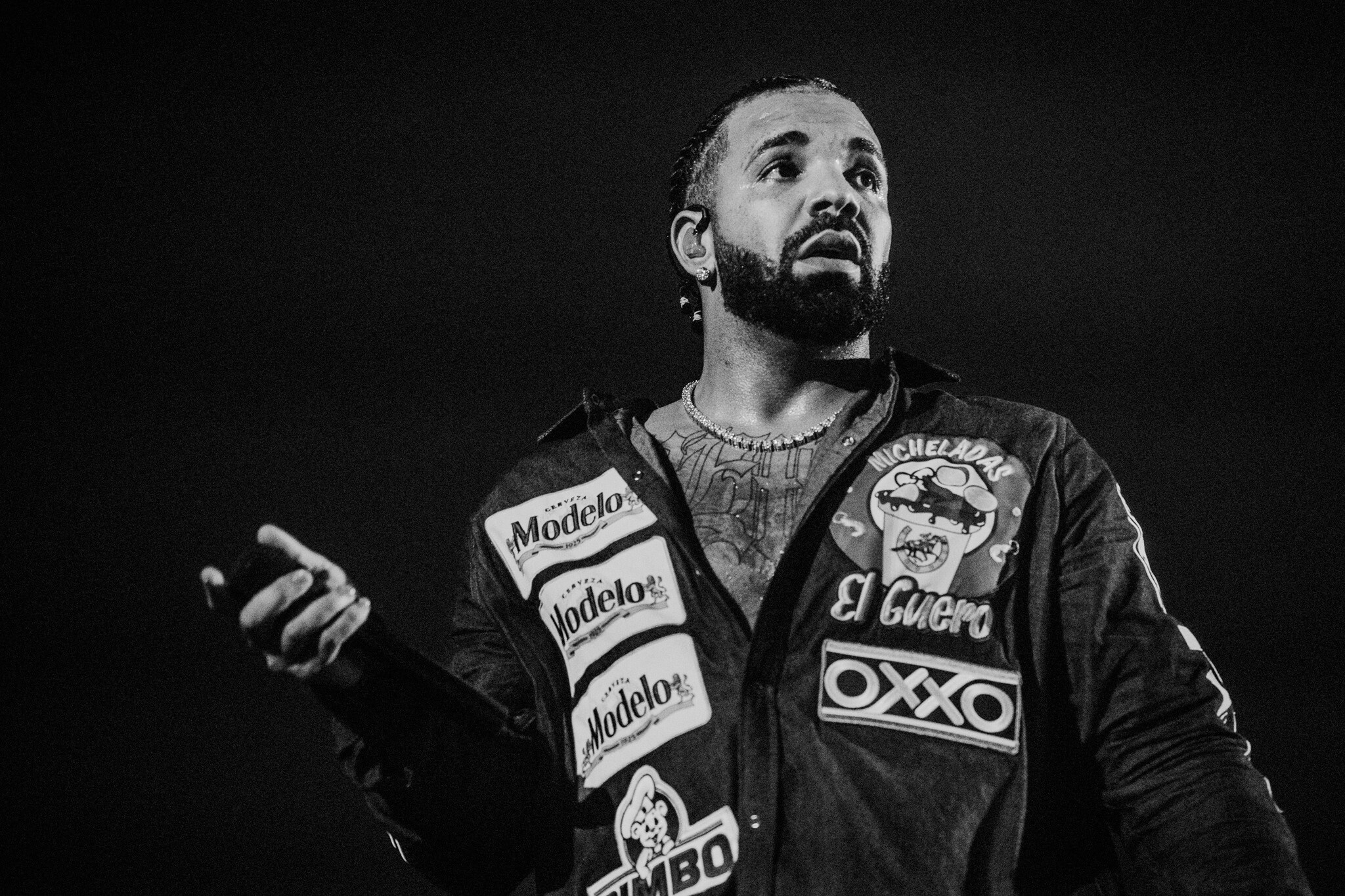 Enthousiast bespeelt rapper Drake de Ziggo Dome, die hij omtovert in ...