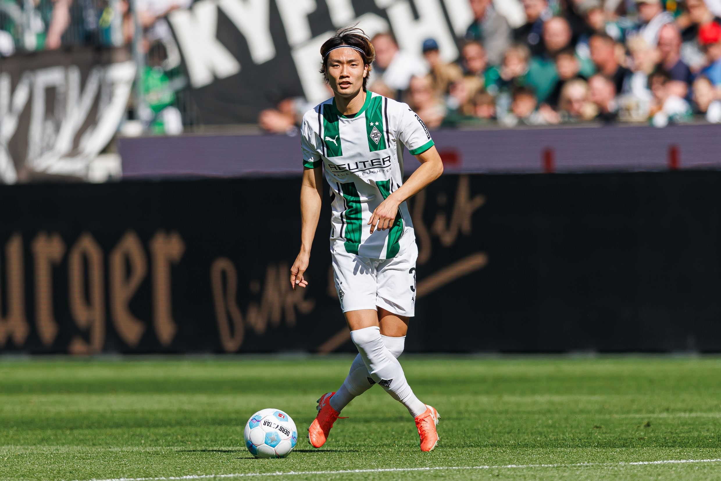 Ajax heeft beet: Ko Itakura keert voor miljoenen terug in eredivisie ...