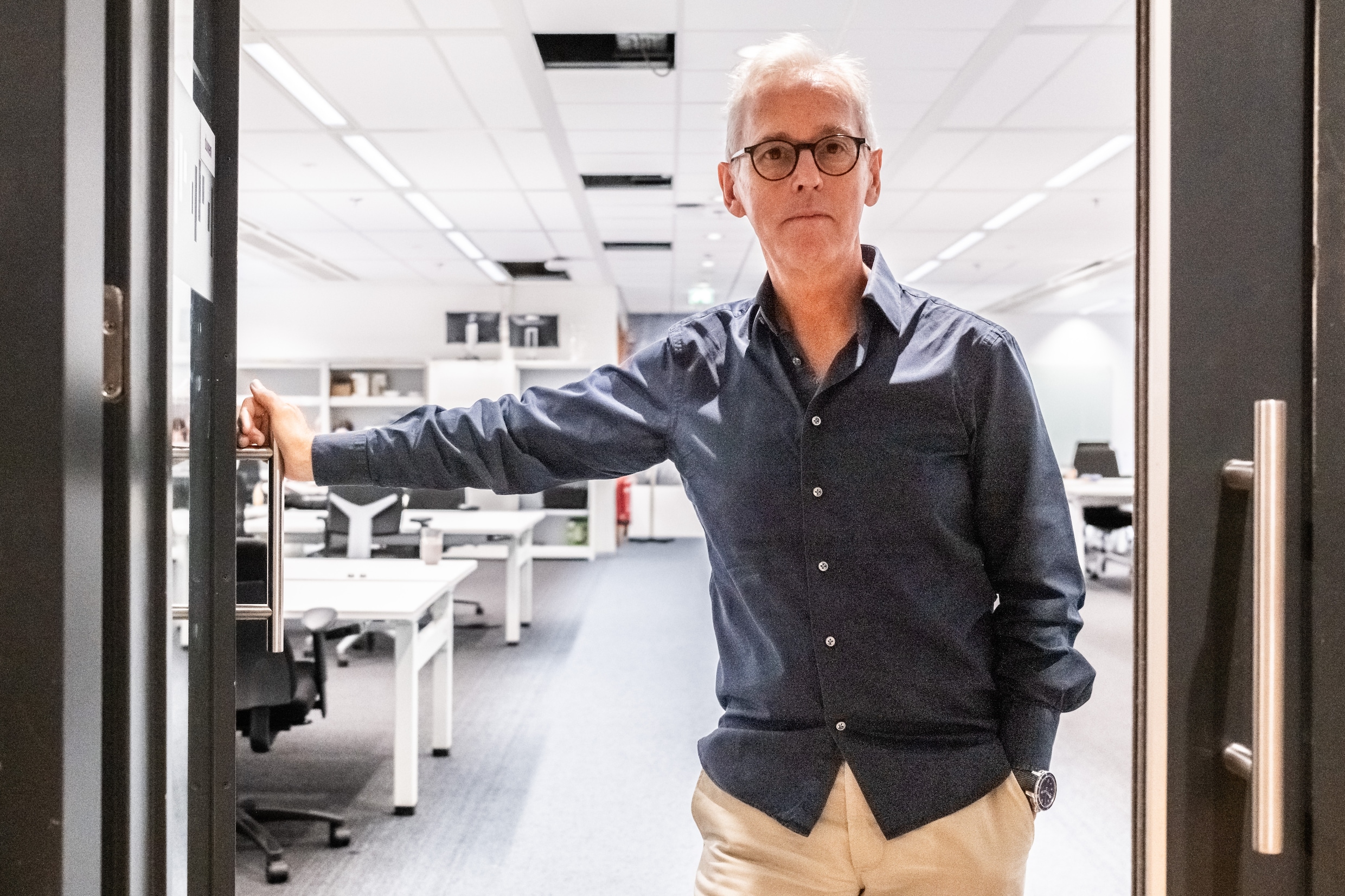 Journalist en Paroolcolumnist Derk Sauer (72) overleden | Het Parool