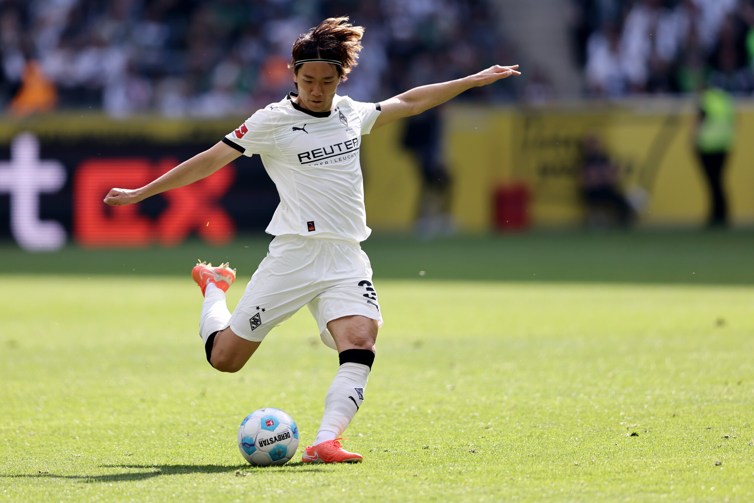 Dit gaat Ajax doen met de miljoenen van Jorrel Hato | Het Parool