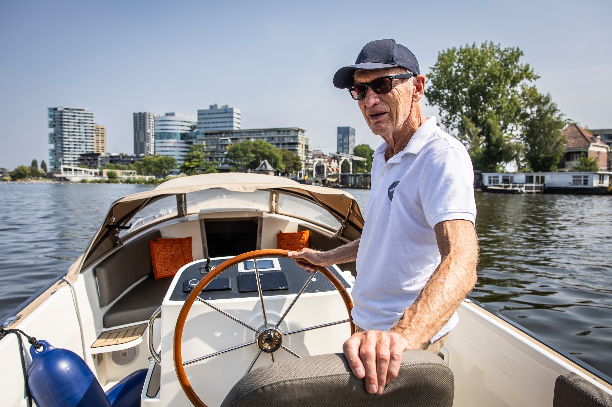 De tender van Foppe Jan Smit lijkt gemaakt voor de Amsterdamse grachten ...