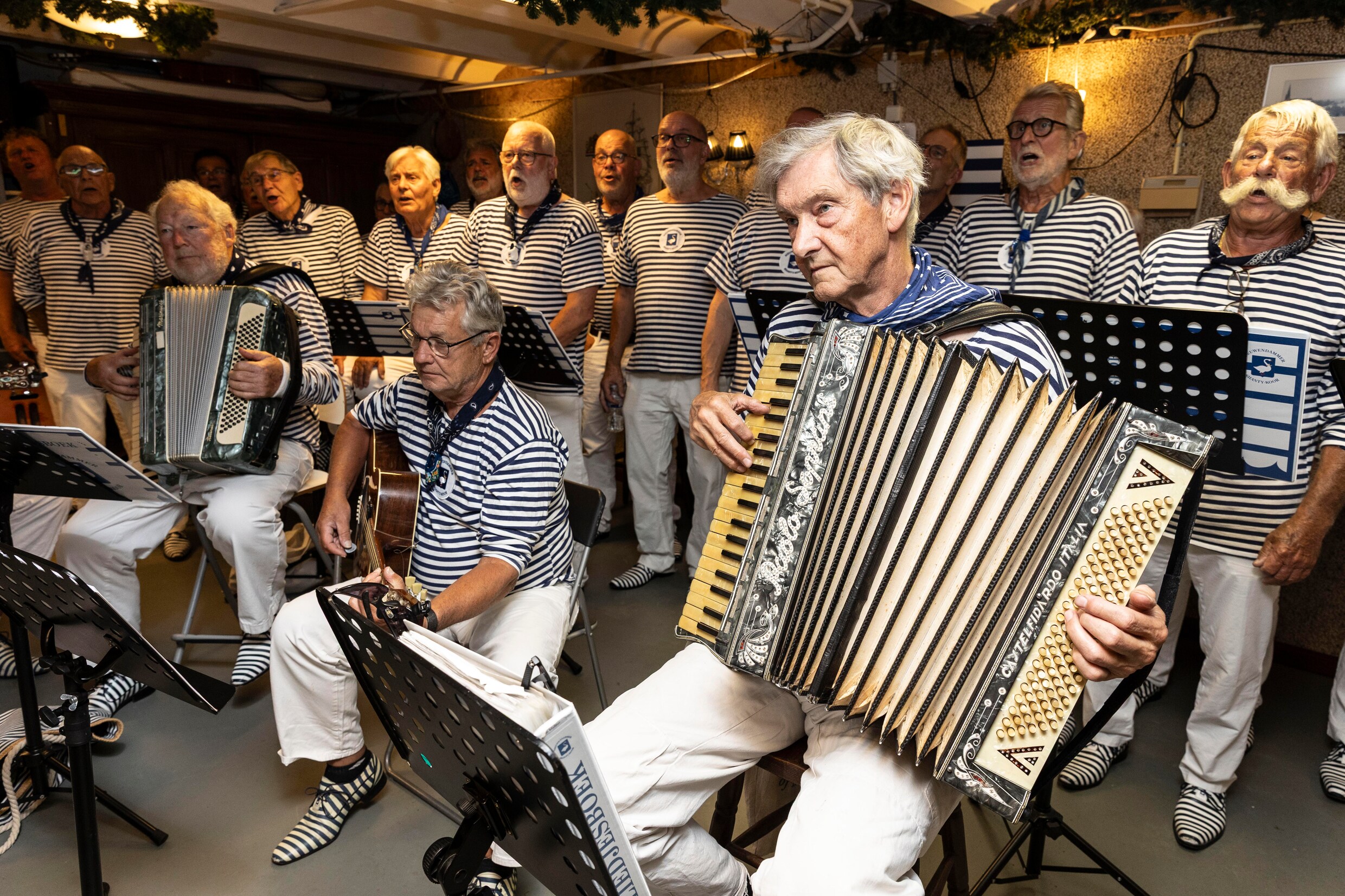 Tijdens Sail klinken de zeemansliederen van het Nieuwendammer ...