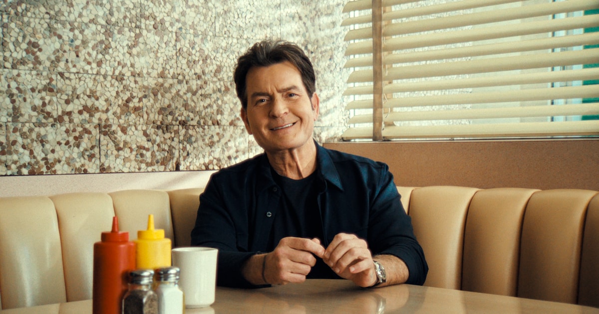 Recensie: Hoe Hollywood bad boy Charlie Sheen er steeds weer een ...