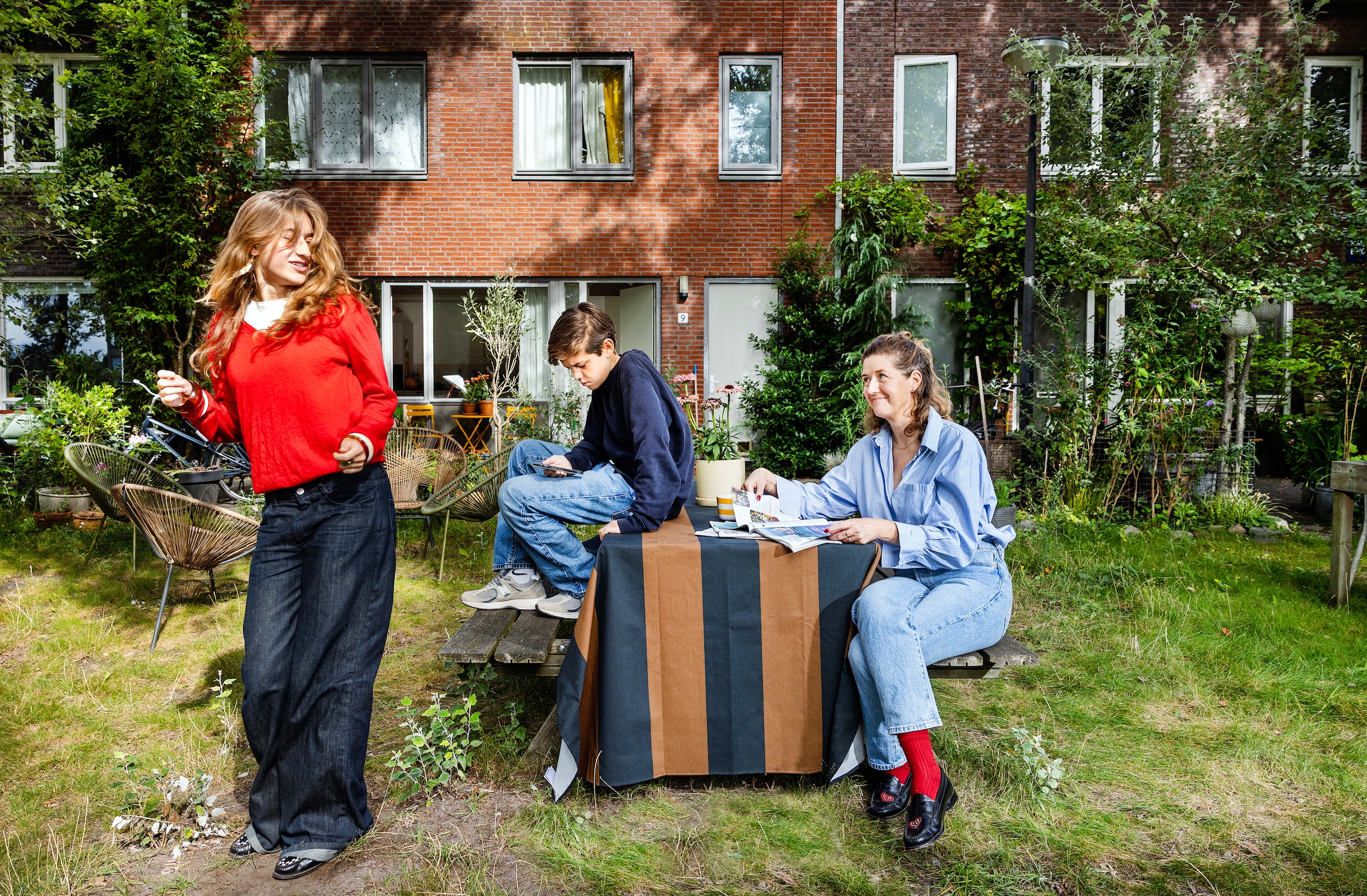 Op zaterdag drinkt Danielle Faas (53) koffie met hondenbezitters uit de ...