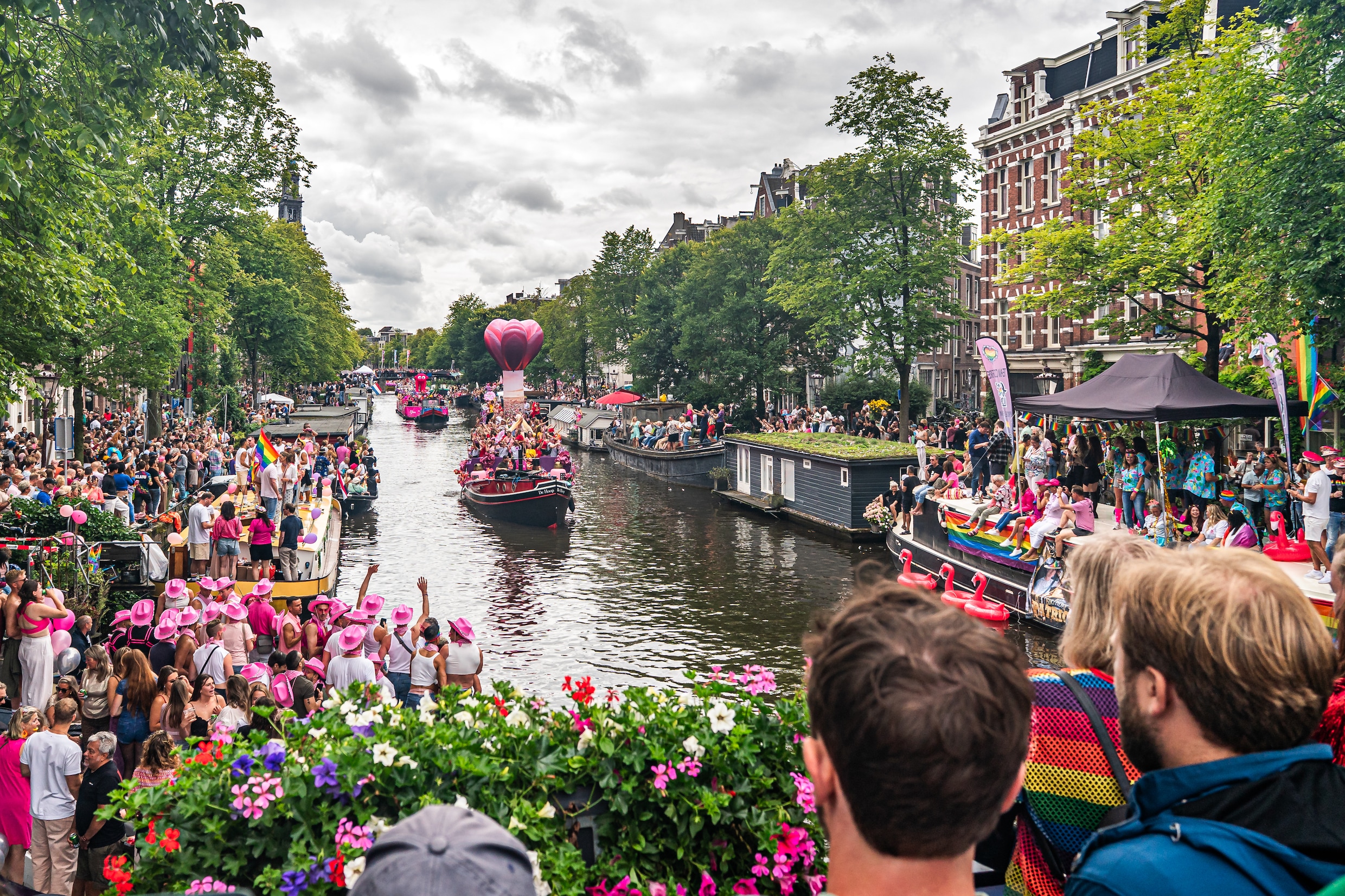 Opinie: ‘Vluchtplekken bij Pride hebben iets wrangs: zo houden we het ...