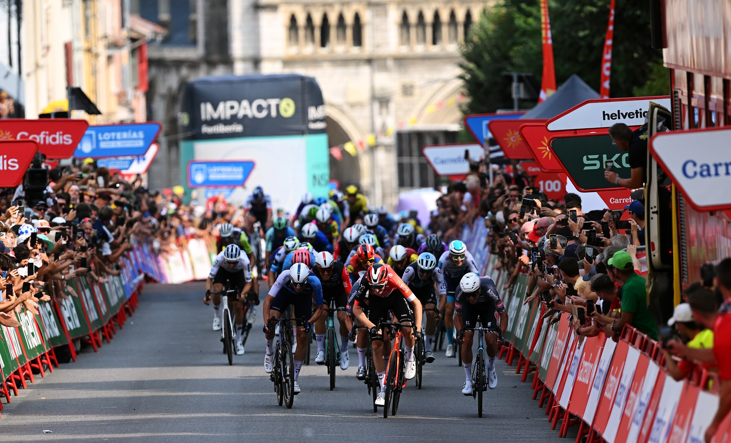 Ben Turner verrast Alpecinduo in massasprint Vuelta, Jonas Vingegaard ...