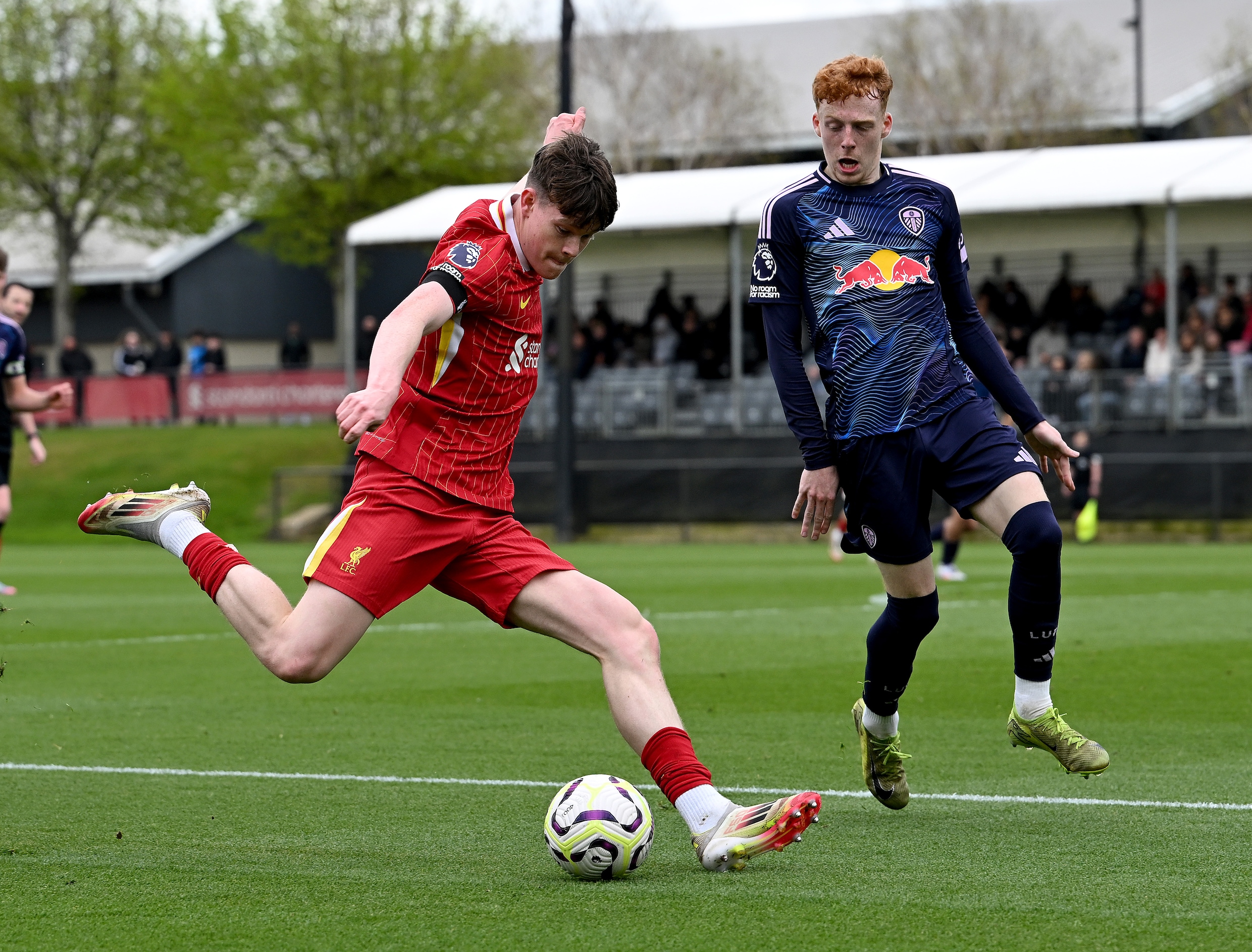 Ajax nadert akkoord met Liverpool over middenvelder James McConnell ...