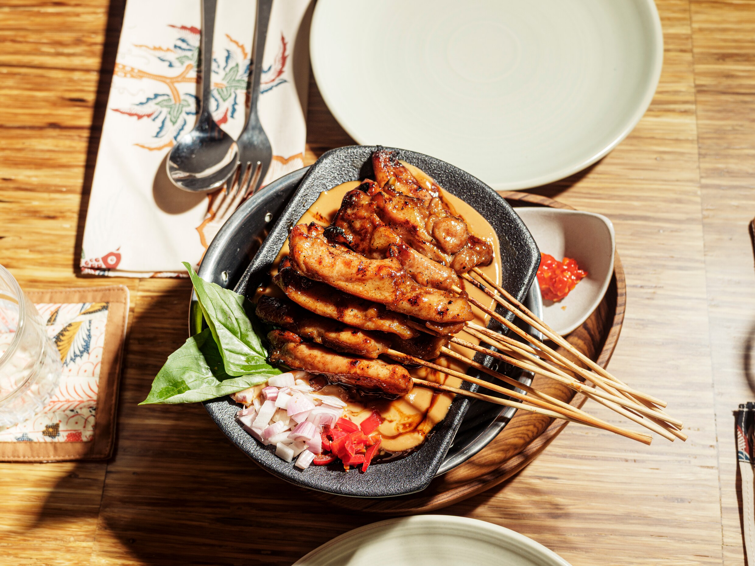 Saté House Senayan brengt Javaanse saté naar de Negen Straatjes: ‘De ...