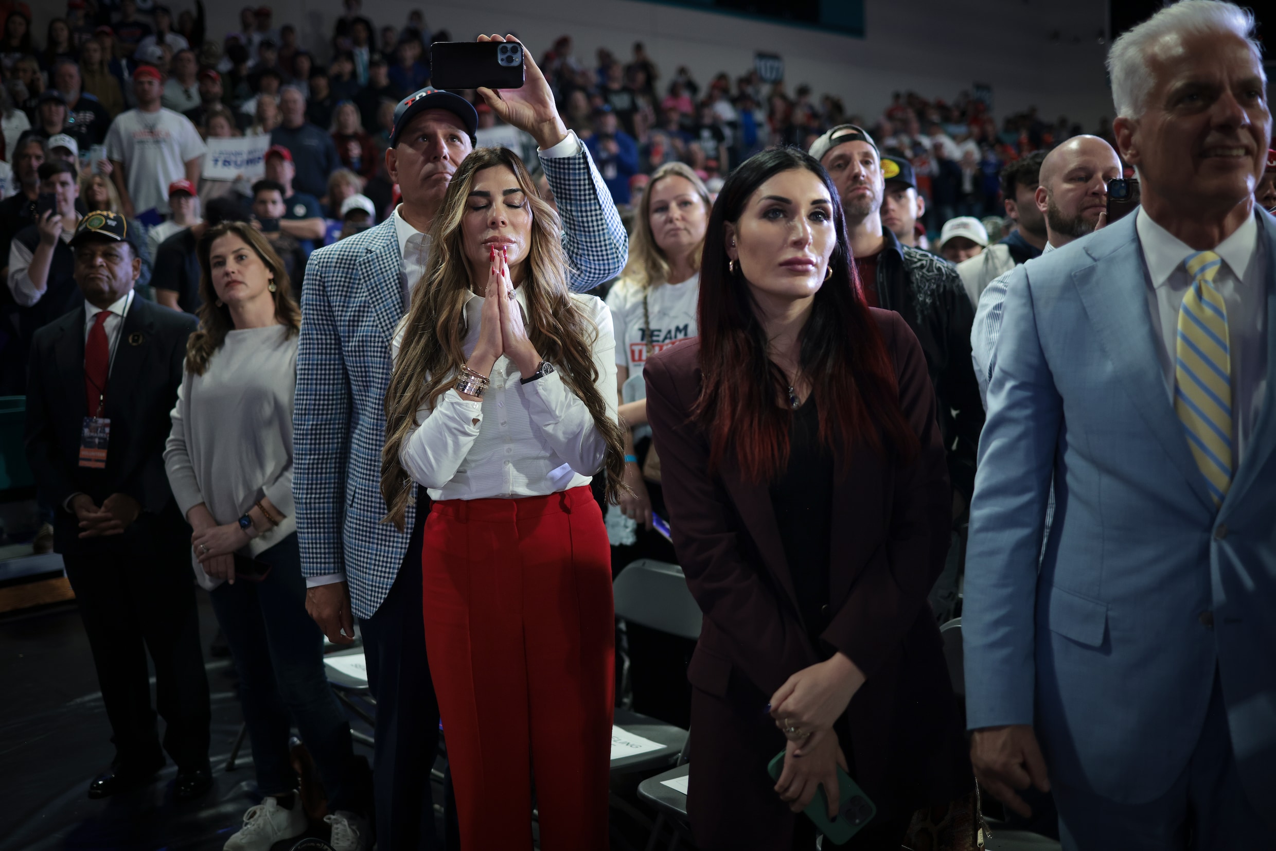 Comeback voor Laura Loomer, de extreemrechtse influencer naar wie Trump ...