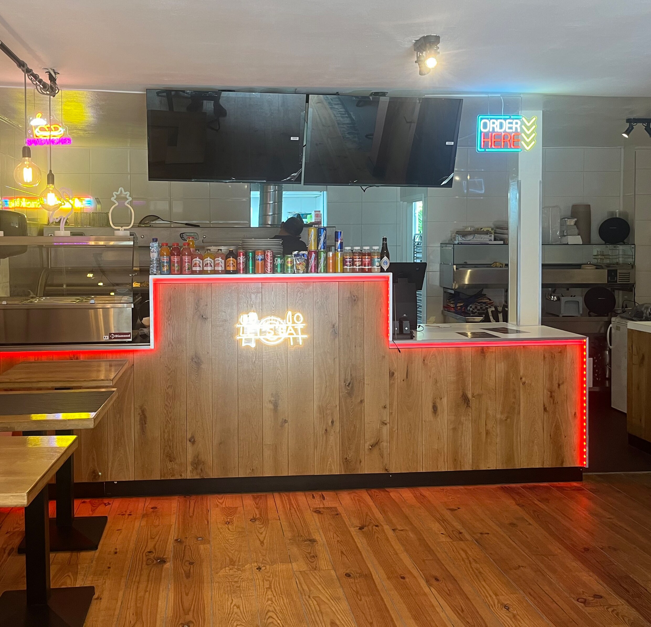 Het geheime wapen van deze loaded fries is atjar | Het Parool