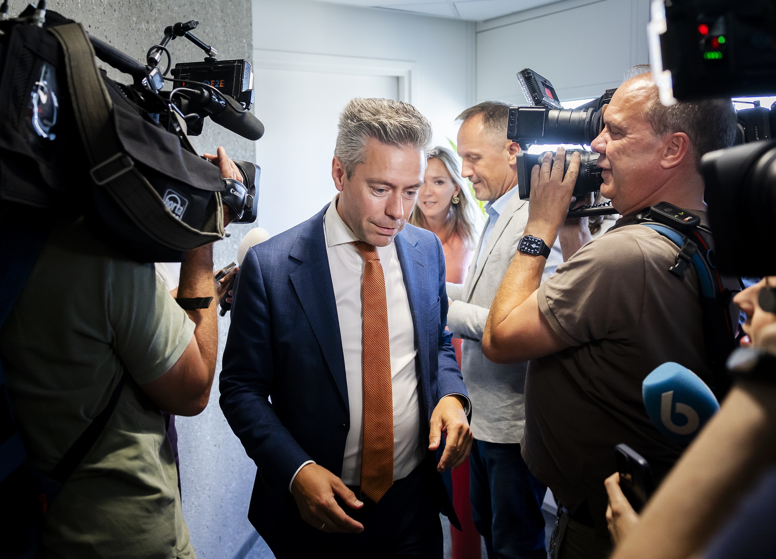 SGP wil verbod op zorg aan minderjarige trans personen en een ...