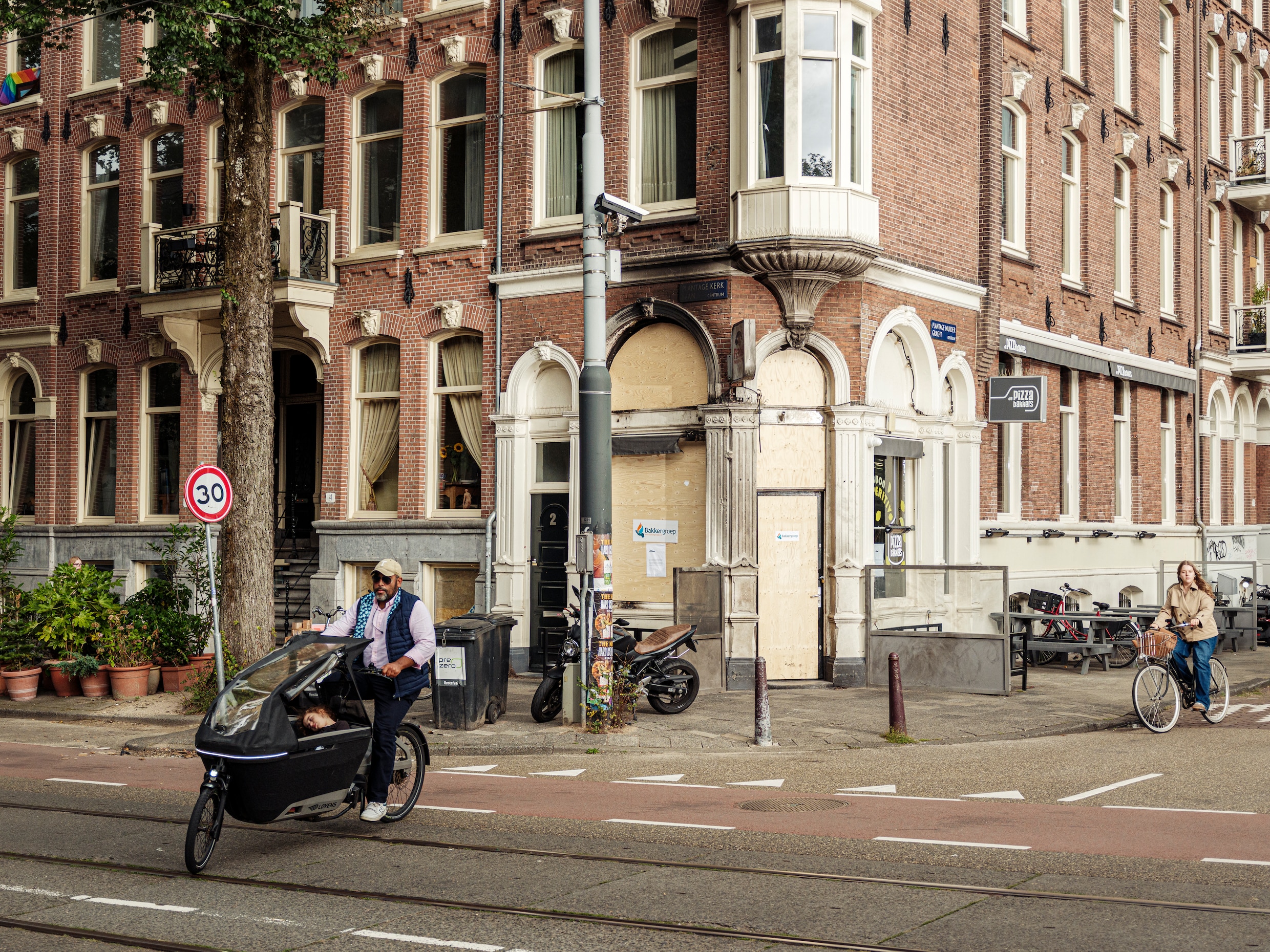 Locoburgemeester sluit vier vestigingen van De Pizzabakkers in ...