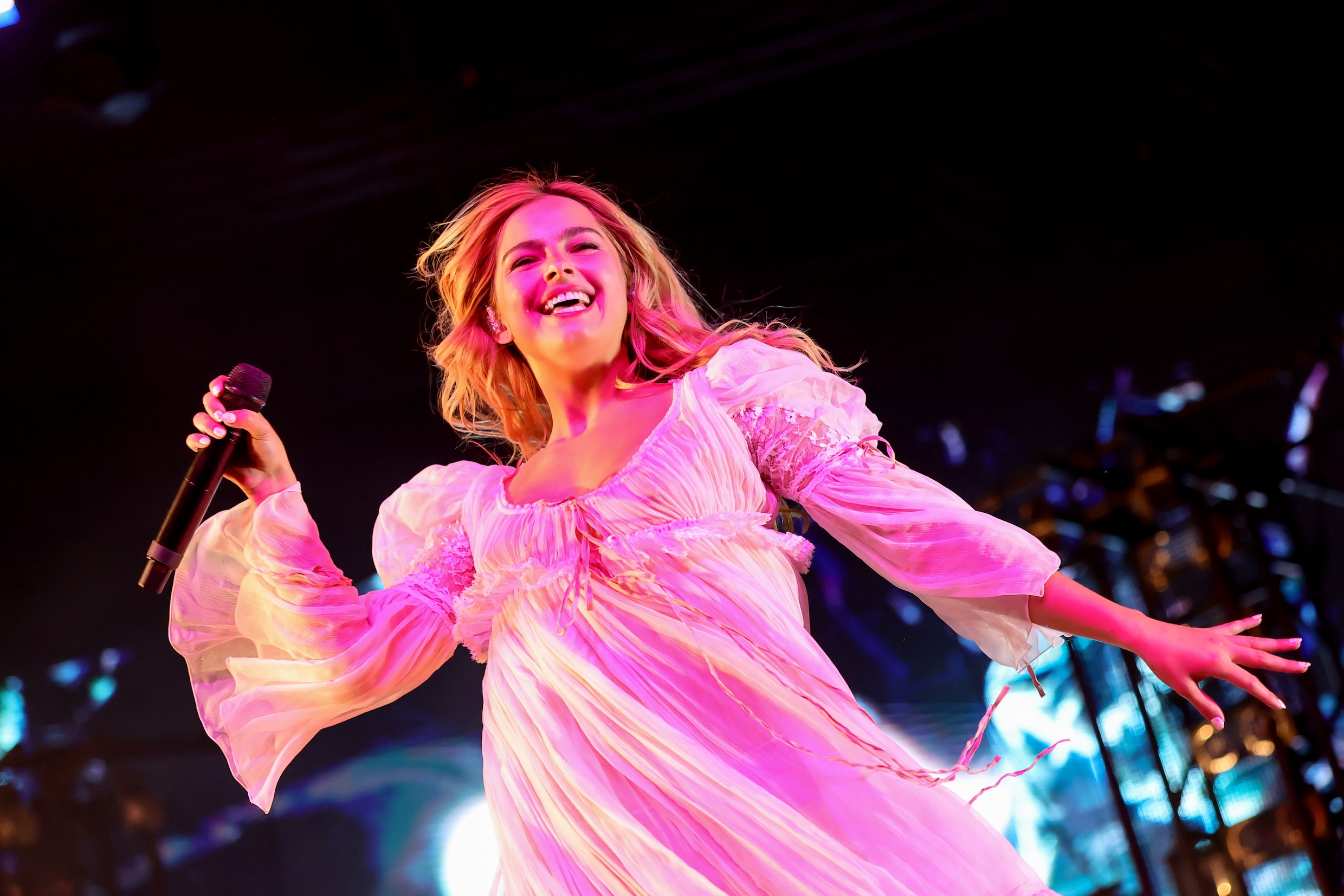 Recensie: Gillen, juichen en smachten bij concert TikToksensatie ...