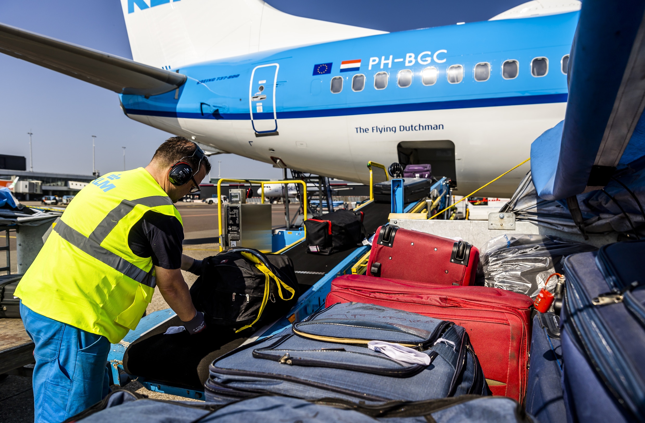 Grondpersoneel KLM staakt woensdag, ruim honderd vluchten geannuleerd ...