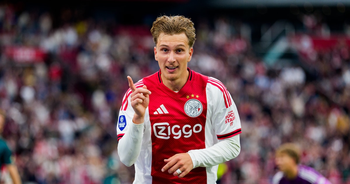 Mika Godts grijpt zijn kans bij Ajax en kijkt uit naar duel met Dumfries: ‘Hij moet achter mij ...