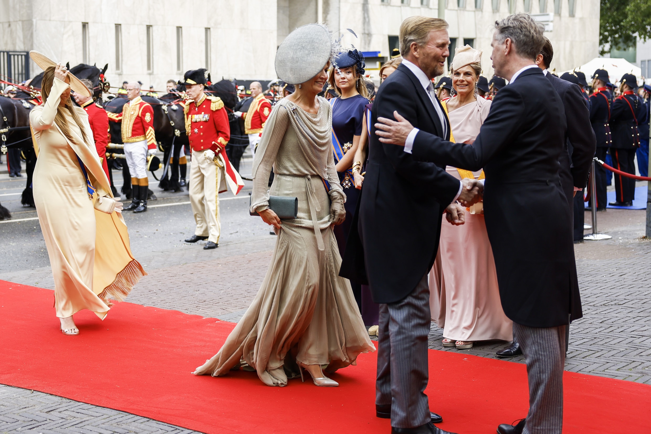 Live | Prinsjesdag 2025: Koning tijdens troonrede: de problemen in het land kennen ‘geen ...