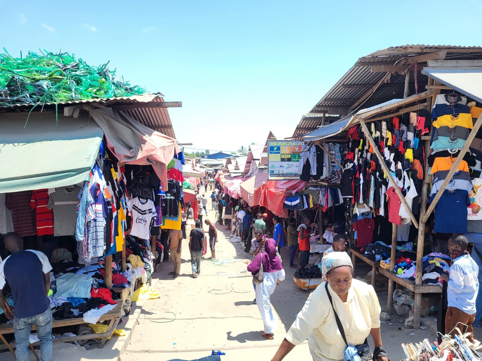 Waarom is het Ajaxshirt zo populair in Tanzania? ‘Voor mij betekent het ...