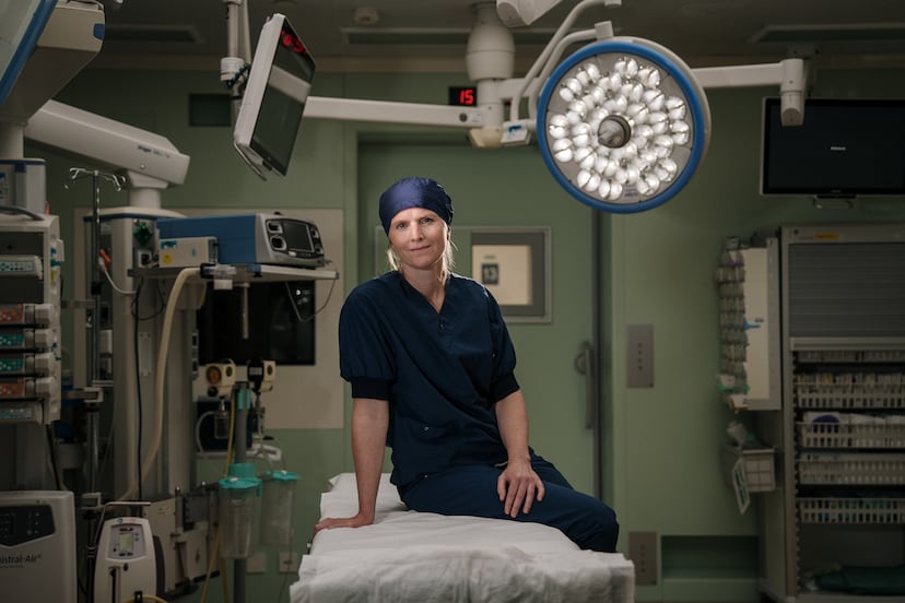 Neurochirurg Mariam Slot (42) kan patiënt live laten meepraten tijdens ...