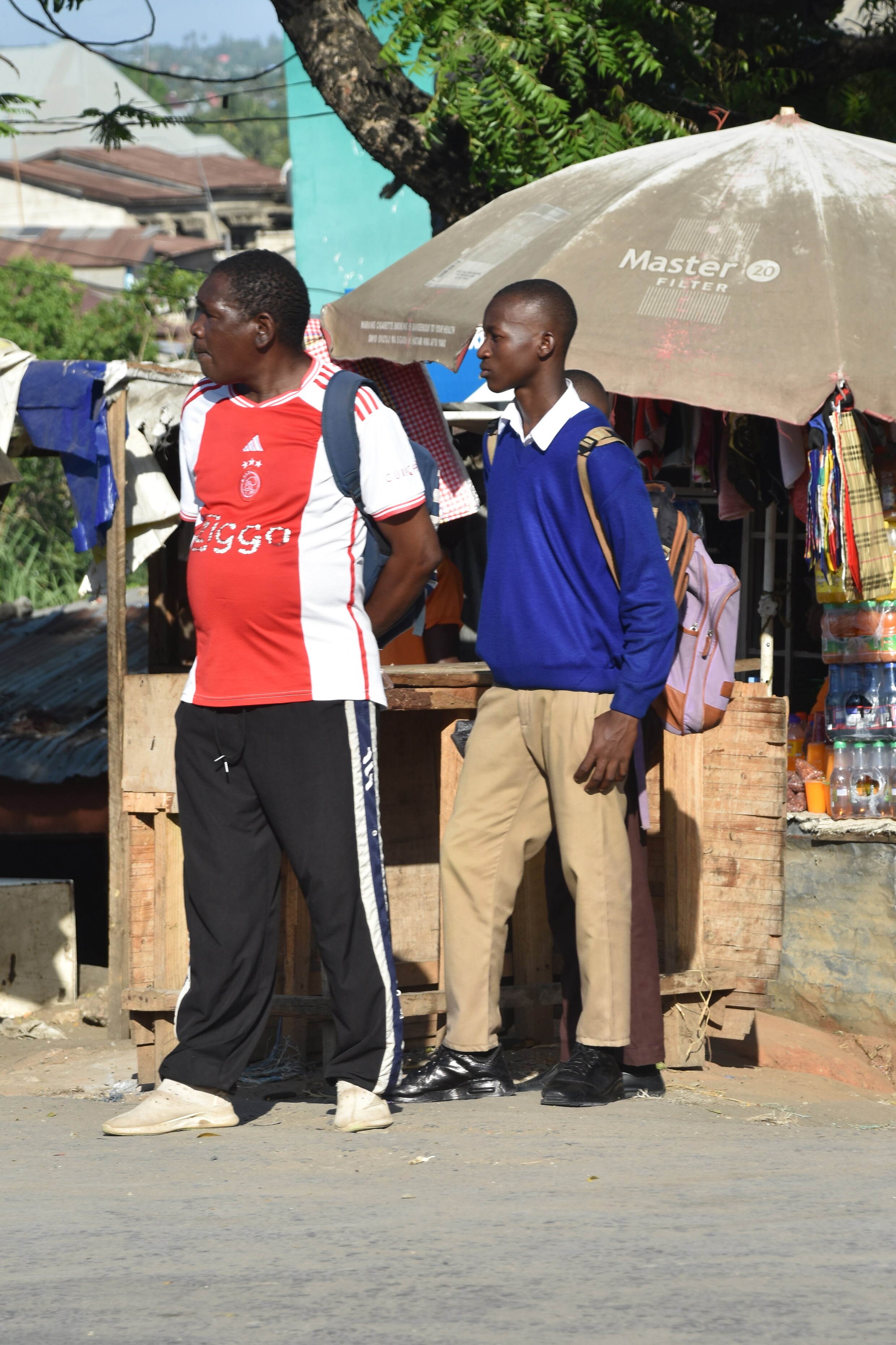 Waarom is het Ajaxshirt zo populair in Tanzania? ‘Voor mij betekent het ...