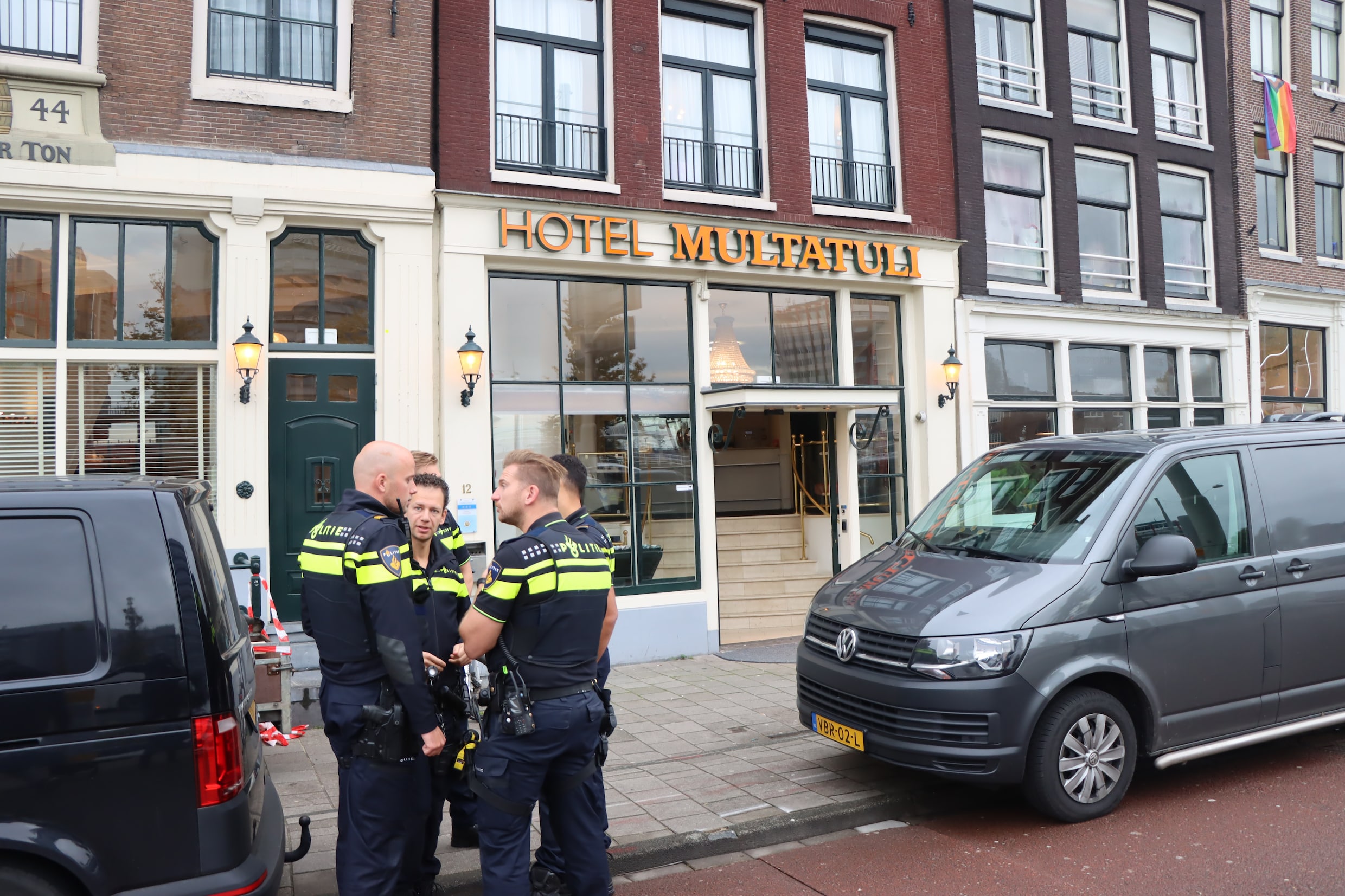 OM eist 18 jaar tegen Bretly D., die na een klopjacht werd aangehouden ...