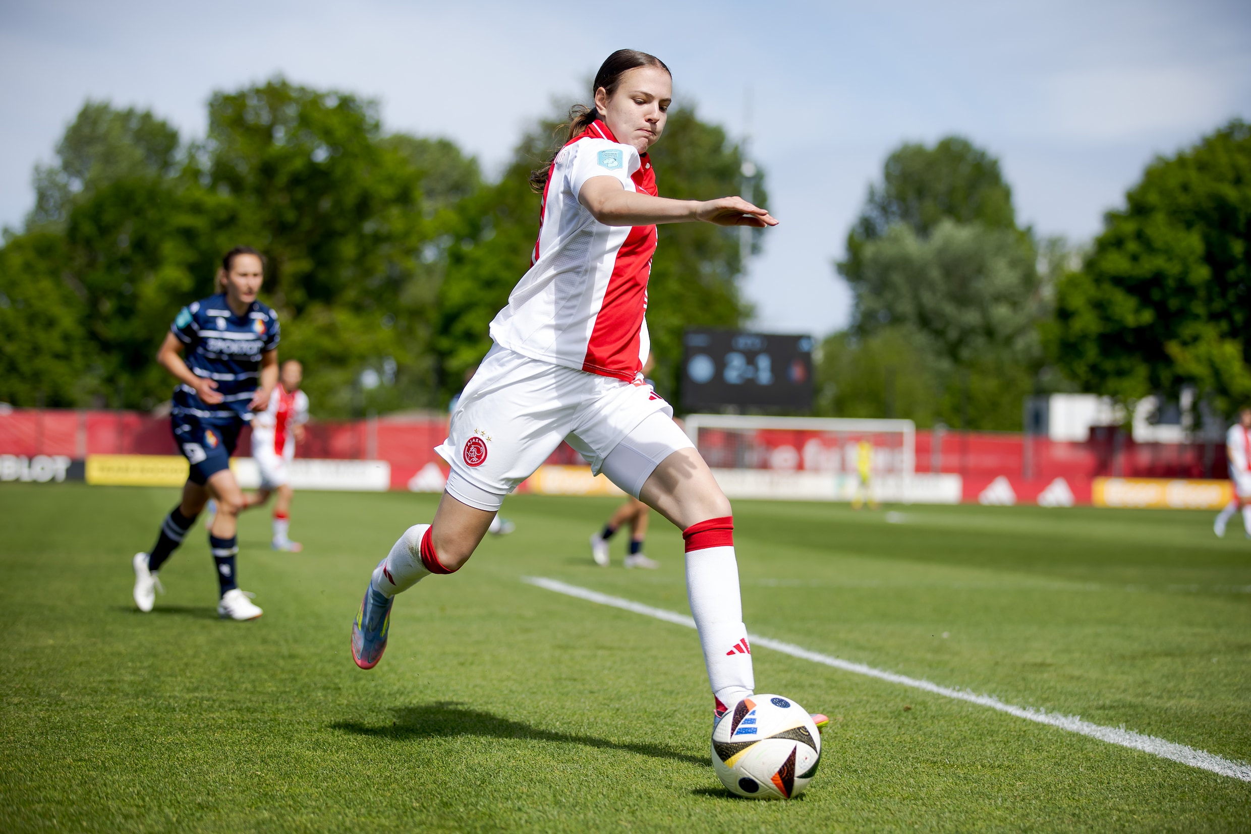 Ajax verkoopt Lotte Keukelaar voor recordbedrag aan Real Madrid: ‘Een bekroning voor haar harde ...