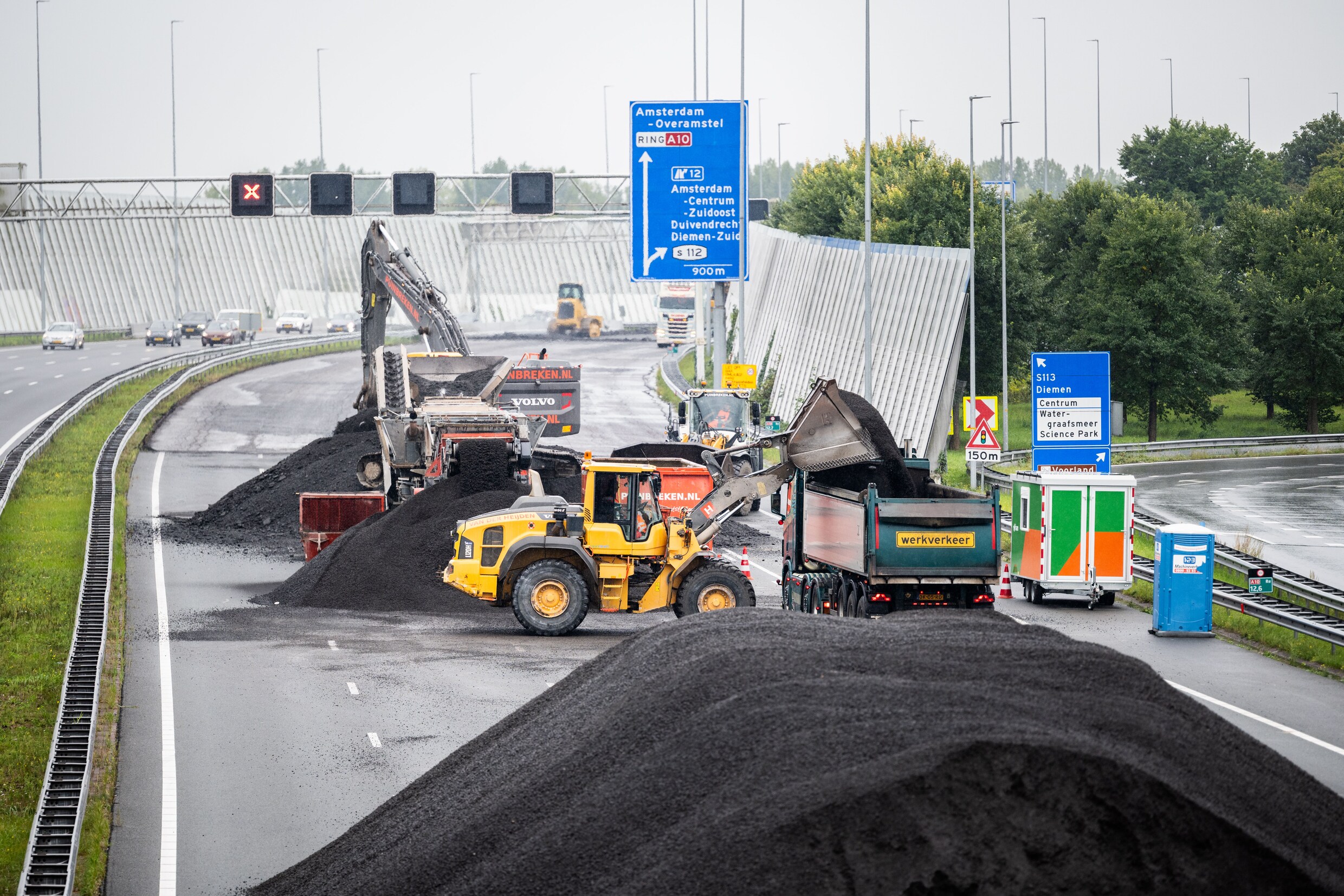 Afsluiting A10 Oost zorgt voor extra drukke ochtendspits rond Amsterdam | Het Parool