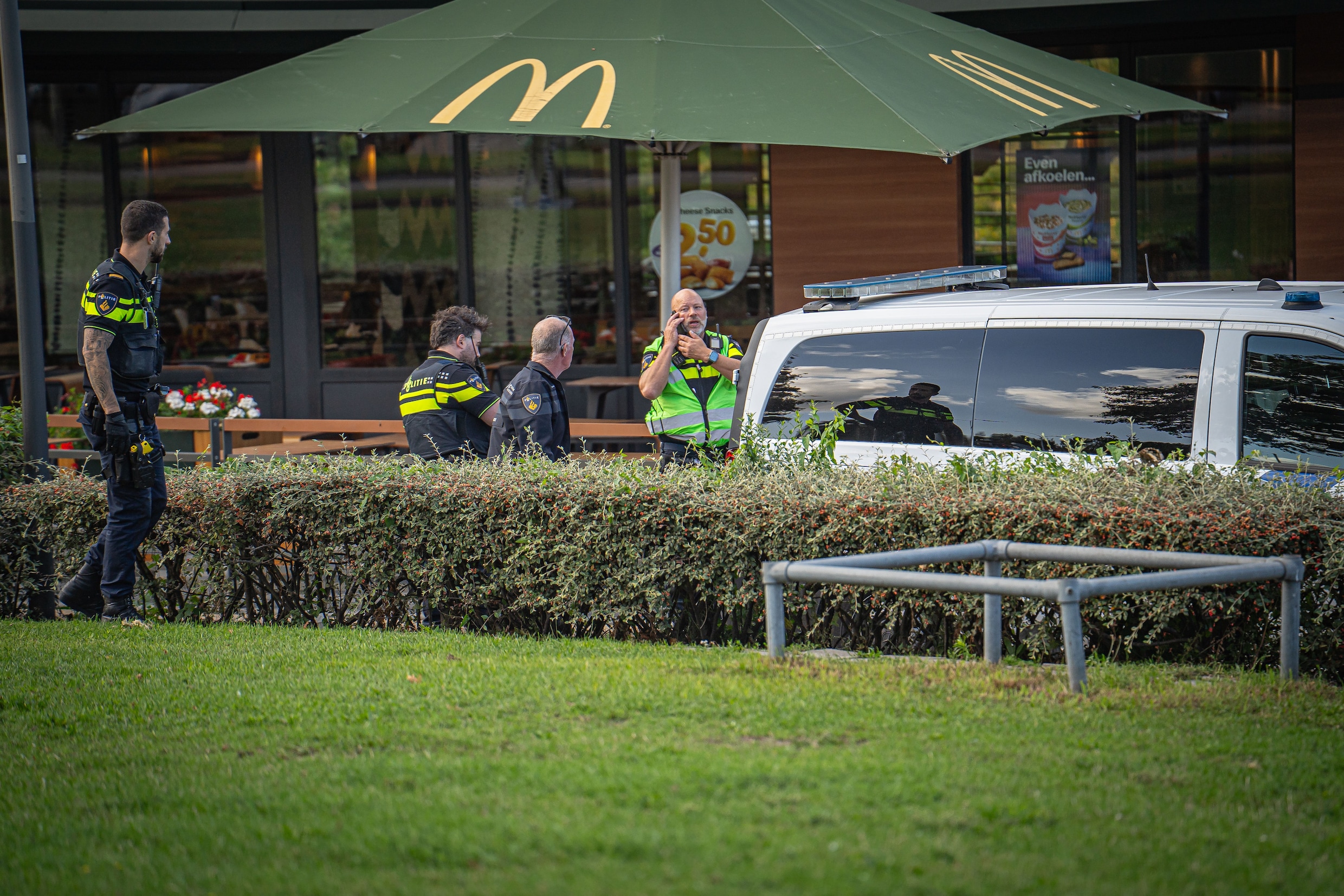 Politie schiet verdachte (15) dood bij McDonald’s Capelle aan den ...