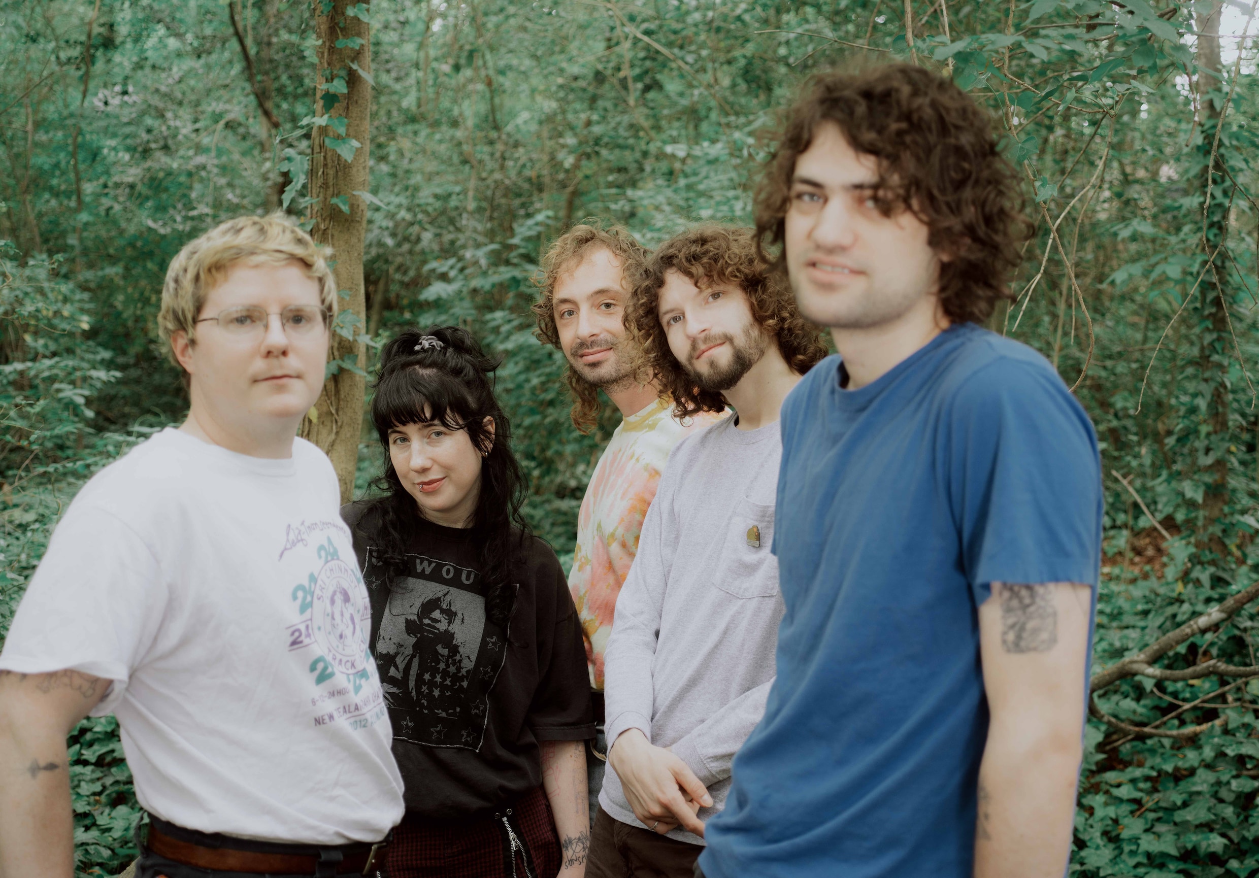 Recensie Bleeds: Wednesday is een van interessantste indierockbands van ...